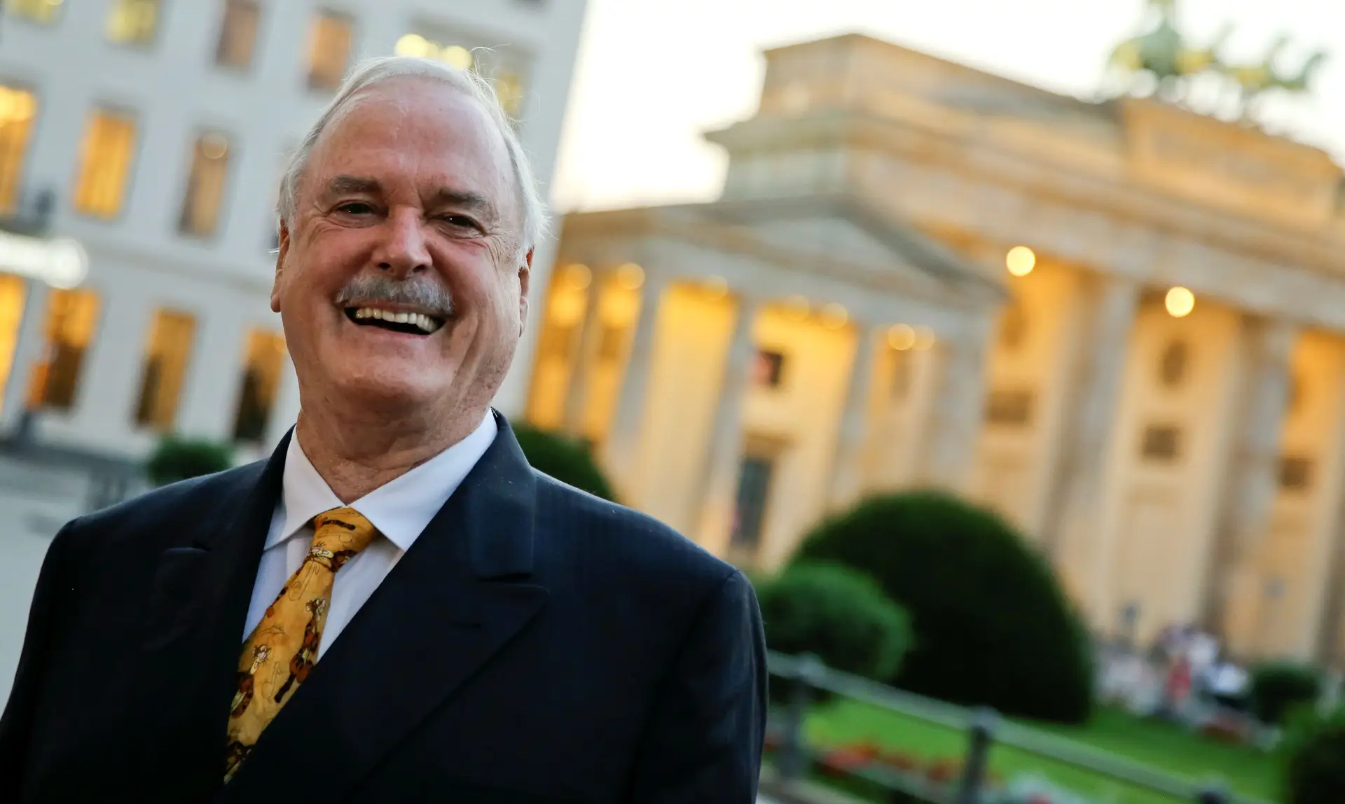 John Cleese entra em nova série da BBC quase 40 anos depois de "Fawlty ...