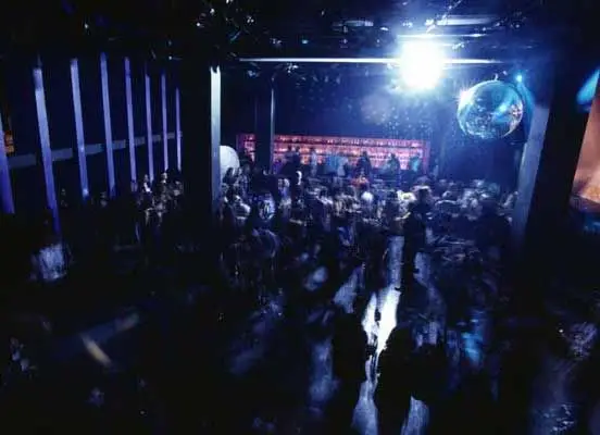 Há 20 anos abriu o Lux-Frágil, espaço que é mais do que uma discoteca ...