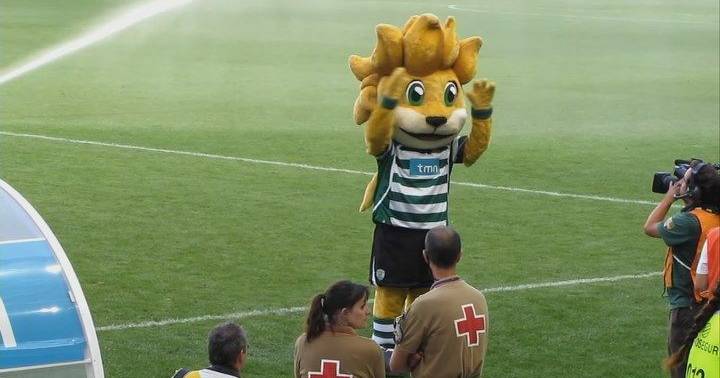 Sporting multado devido ao comportamento da mascote - SIC Notícias