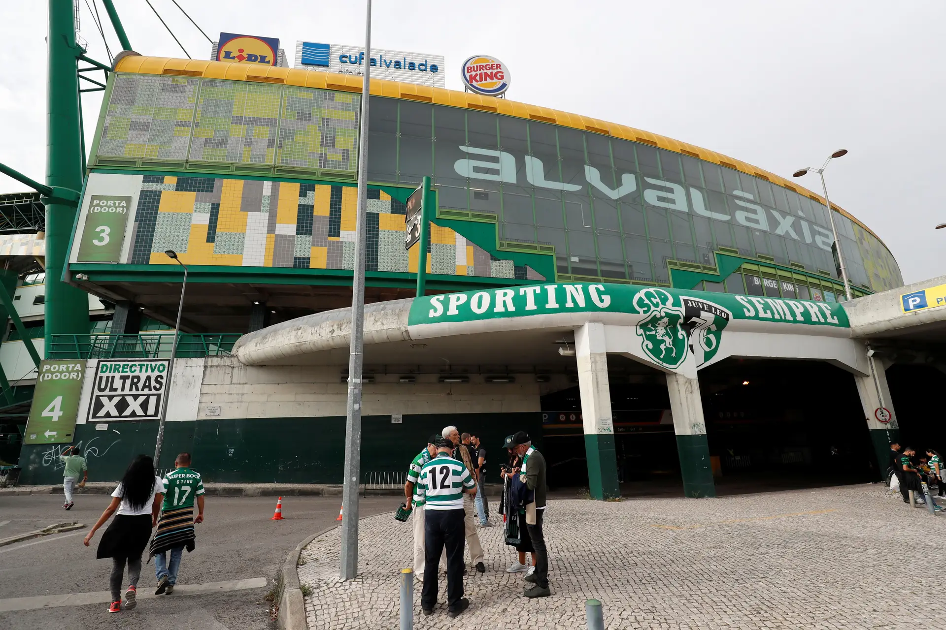 Sporting quer cerveja nos estádios para aumentar receita - SIC Notícias