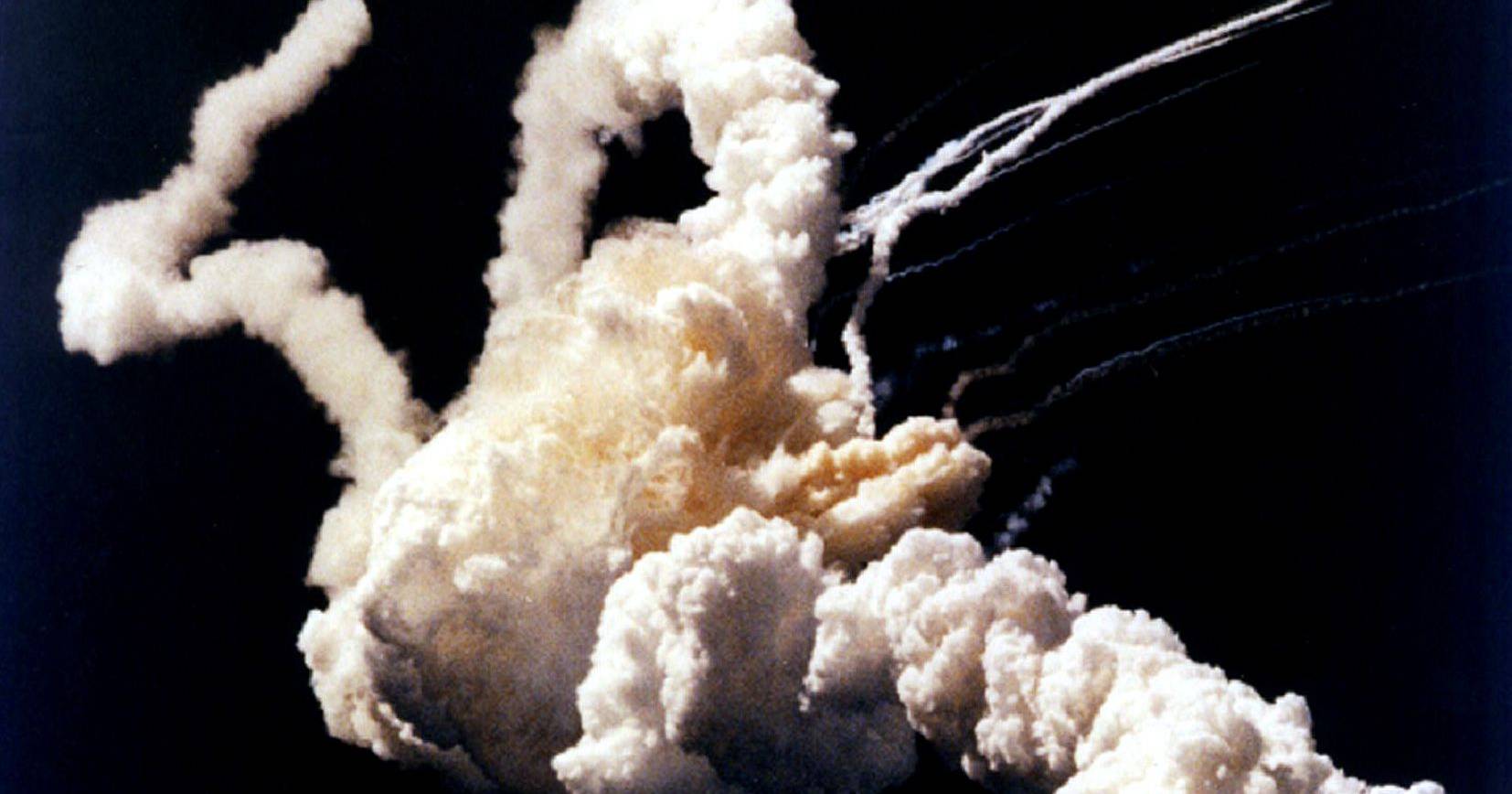 Space Shuttle Challenger explode logo após o lançamento. O que ficou ...