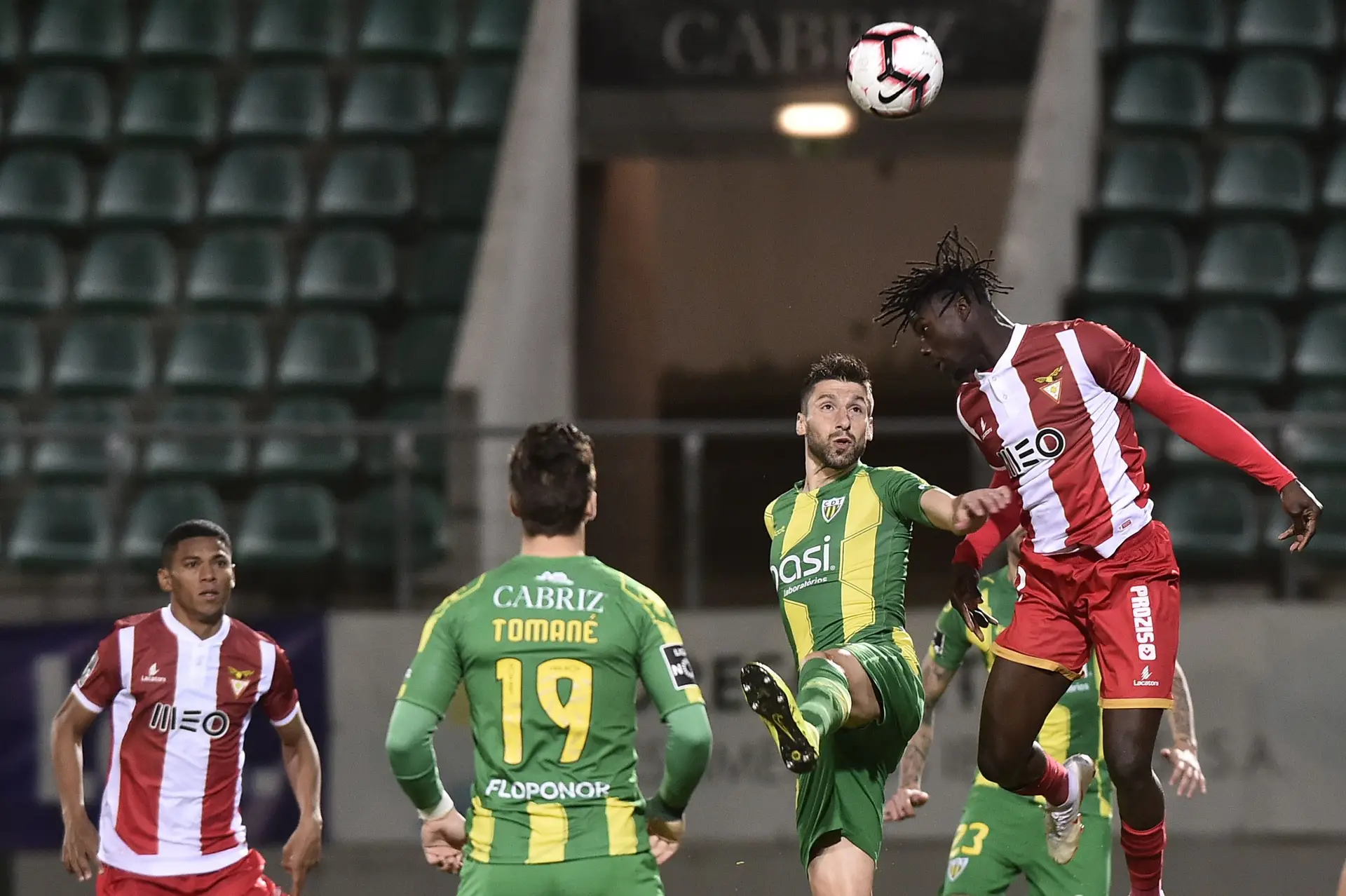 Desportivo das Aves vence em Tondela e abandona zona de despromoção ...