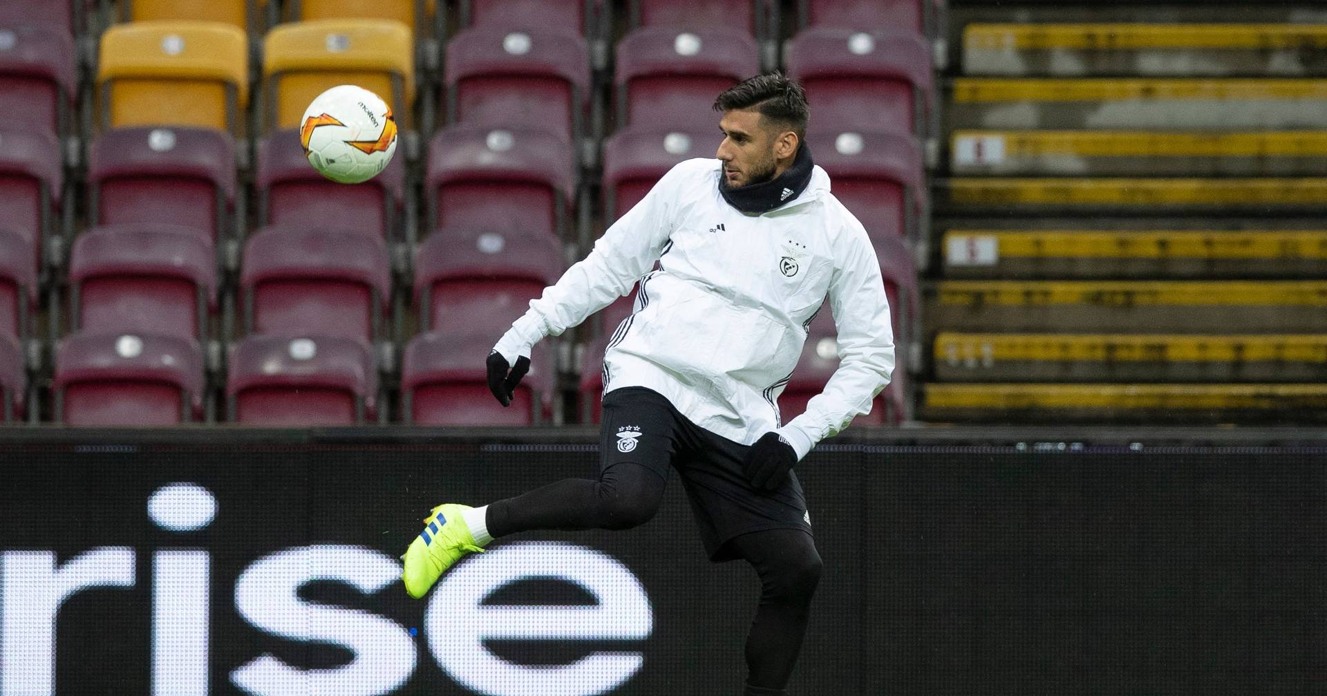 Salvio tem de parar pelo menos quatro semanas - SIC Notícias