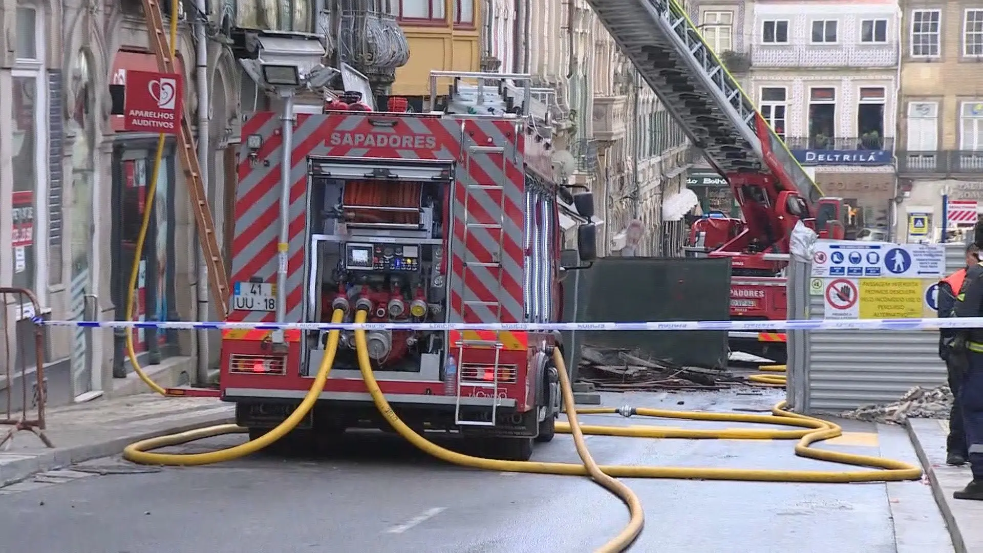 Reacendimento de fogo em edifício no centro do Porto destrói prédio ...