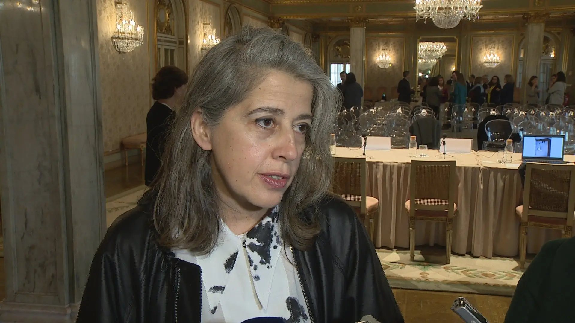 Leonor Antunes vai representar Portugal na Bienal de Veneza - SIC Notícias