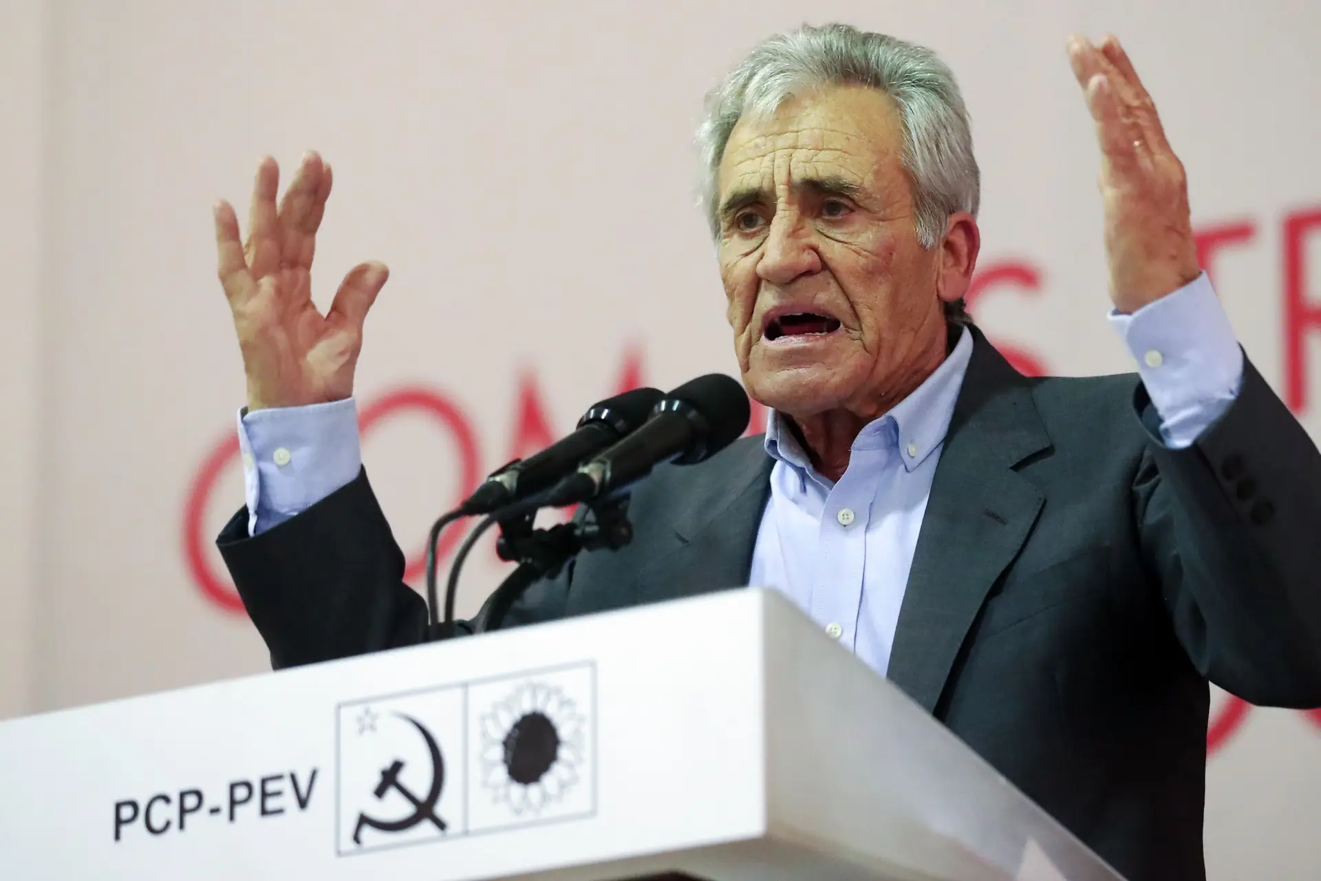 PCP insiste no fim da NATO como "exigência da defesa da paz" - SIC Notícias