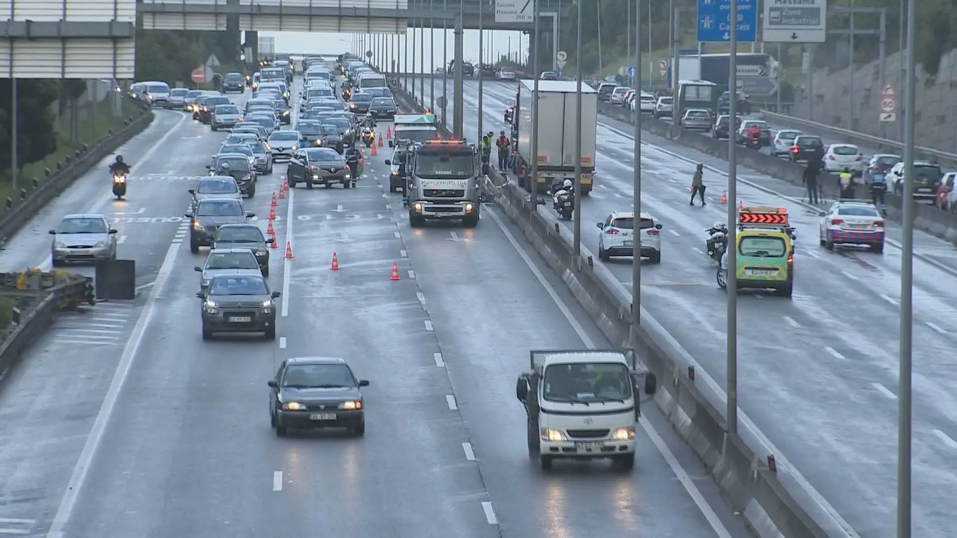 Acidente com nove veículos no IC19 faz 5 feridos e condiciona o ...