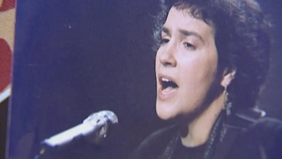 Morreu a cantora Dina - SIC Notícias