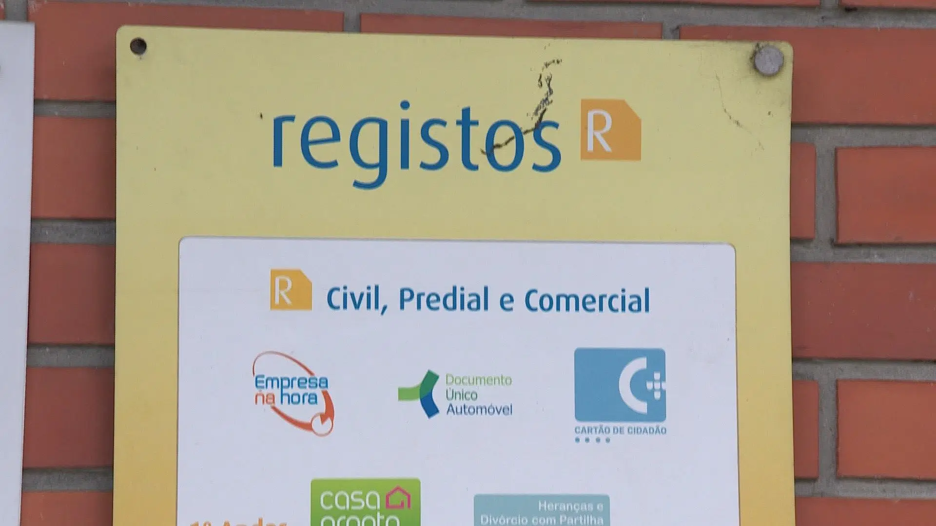 Conservatórias de Registos com "graves constrangimentos informáticos ...