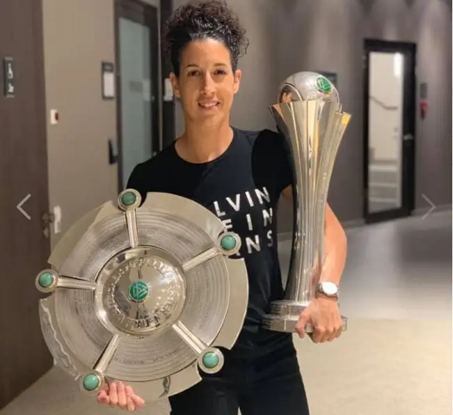 Cláudia Neto gostava de terminar carreira em Portugal - SIC Notícias