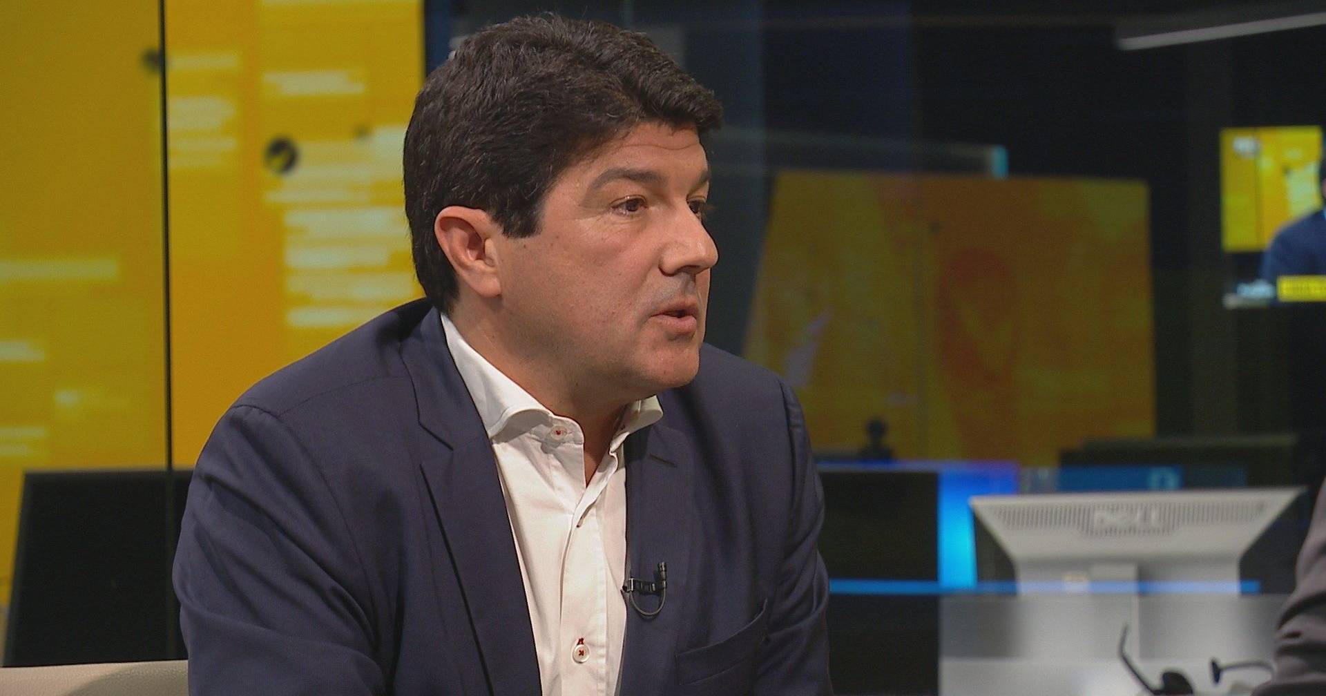 Quem é Luís Bernardo? "Alguém muito polémico que andou sempre na órbita de um poder opaco" - SIC ...