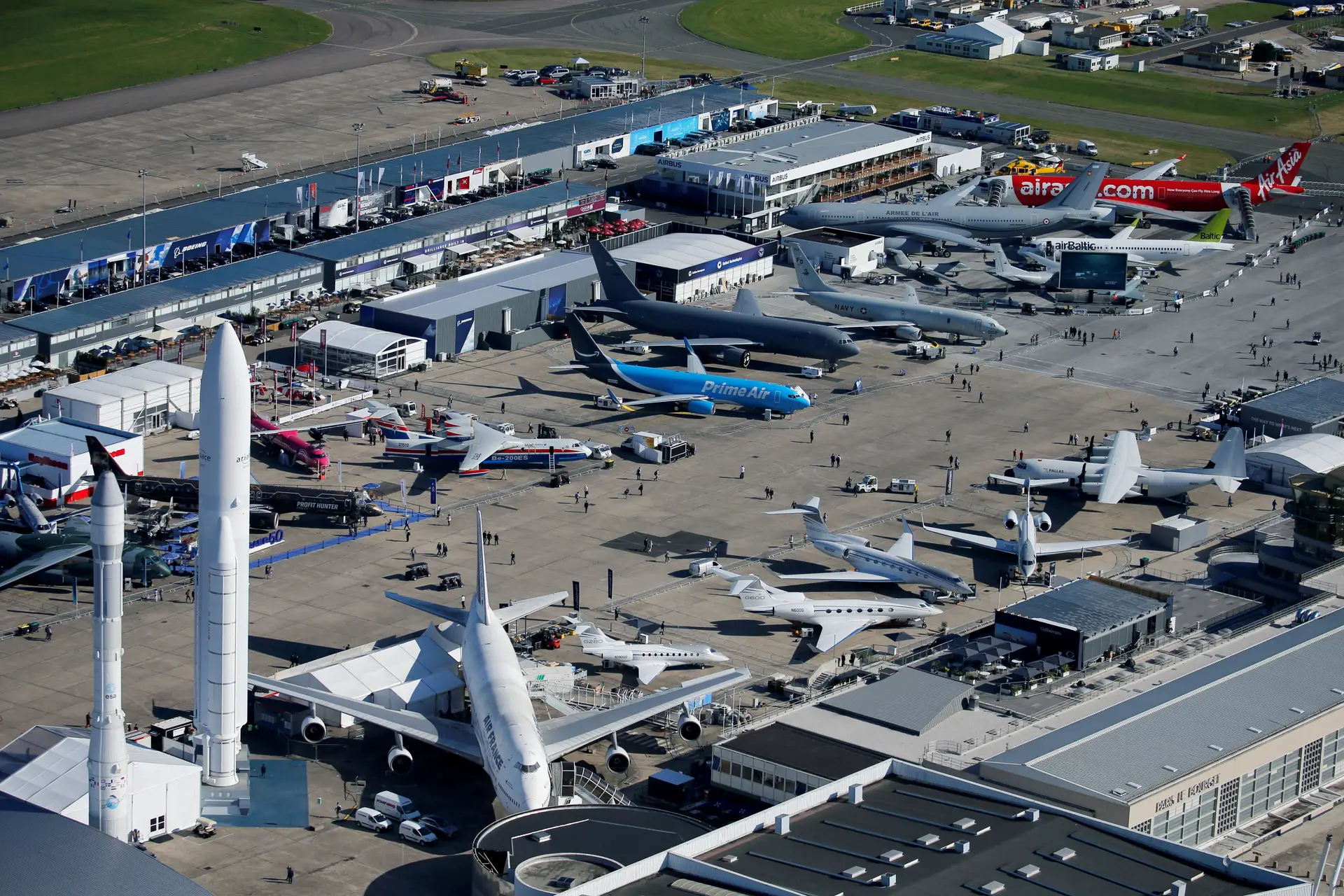 As últimas novidades da aeronáutica cruzam os céus de Paris - SIC Notícias