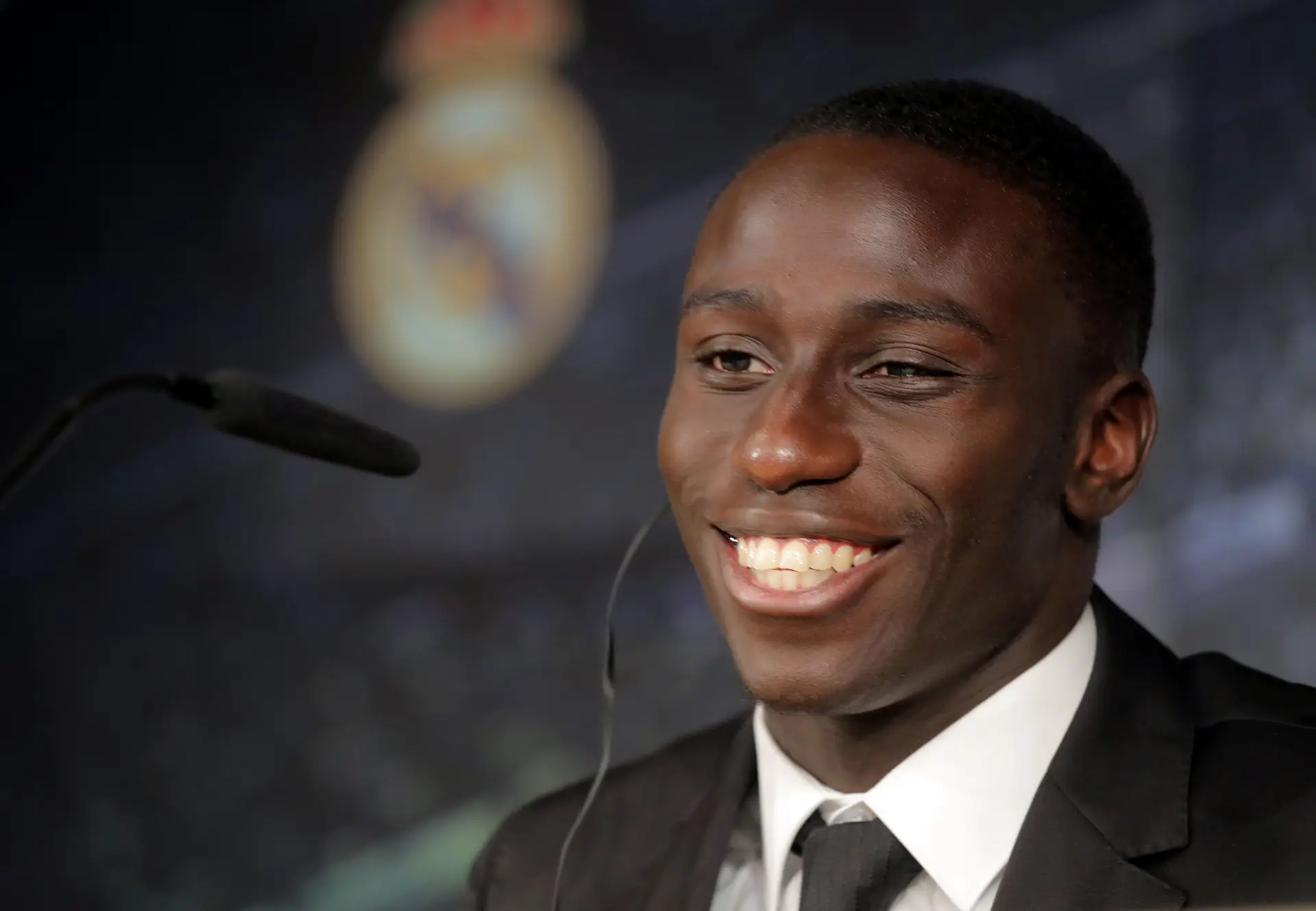 Mendy "honrado" por representar o Real Madrid nas próximas seis épocas ...