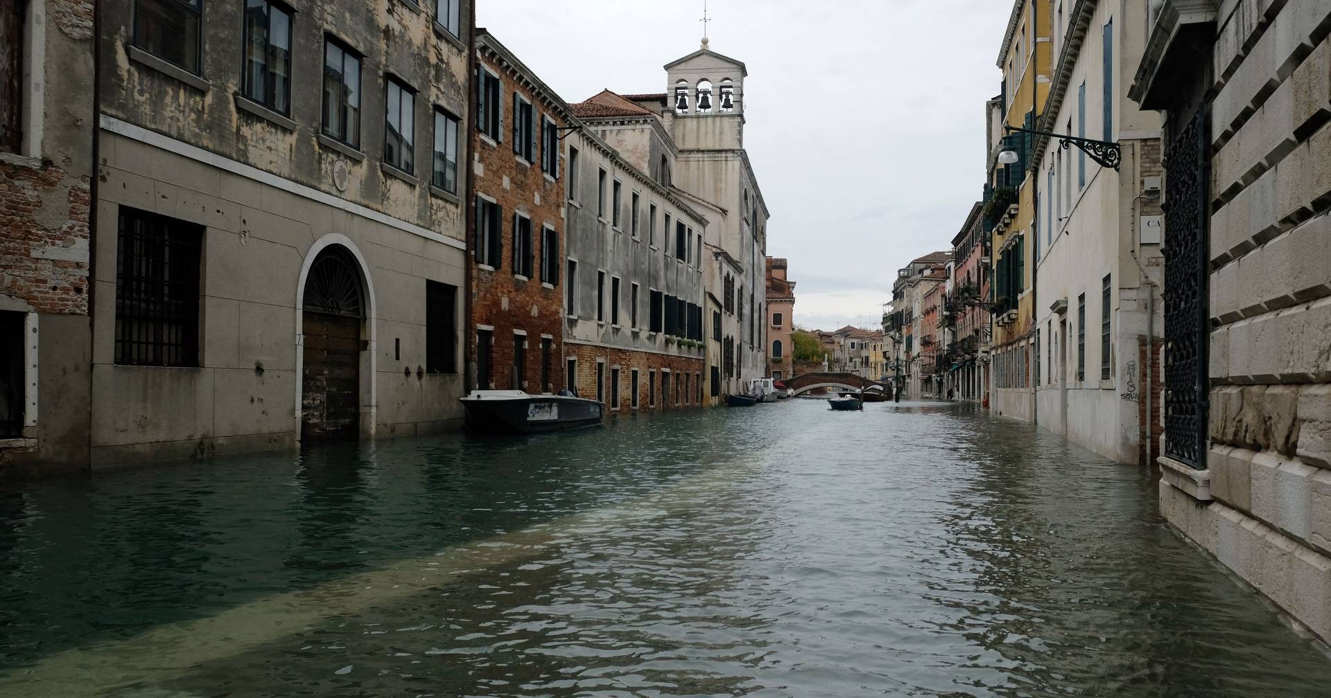 Situação crítica em Veneza com nova subida da água - SIC Notícias
