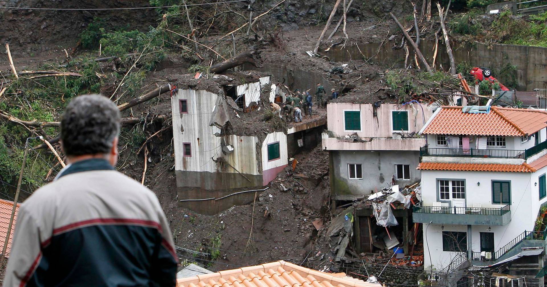 Há 10 anos a Madeira vivia uma das piores tempestades da história - SIC ...