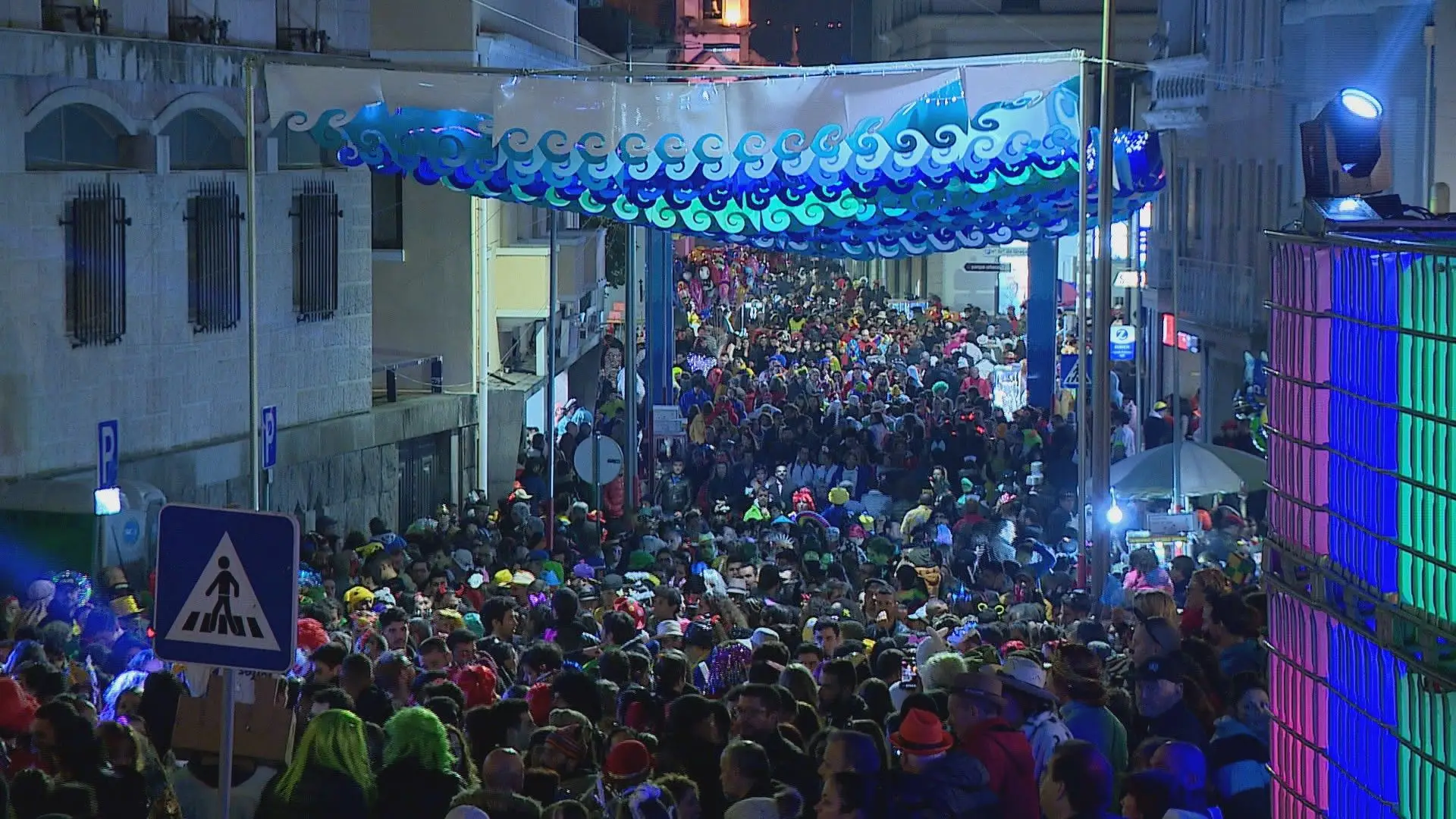 Noite Mágica do Carnaval de Ovar atraiu milhares de foliões à cidade ...