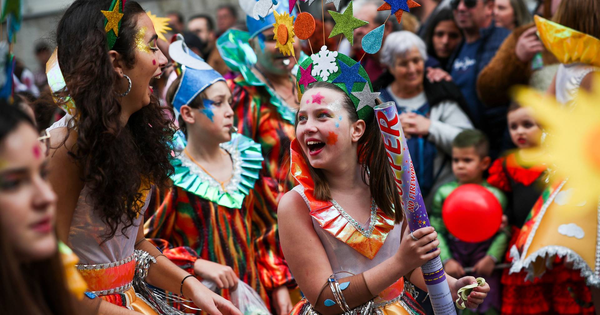 Mais de duas mil pessoas participaram no carnaval de Loures - SIC Notícias