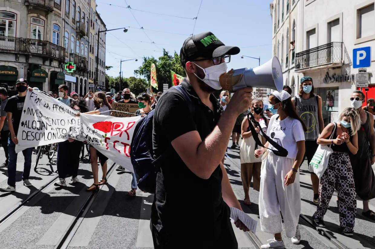 Os protestos contra o fascismo e a xenofobia em Lisboa - SIC Notícias