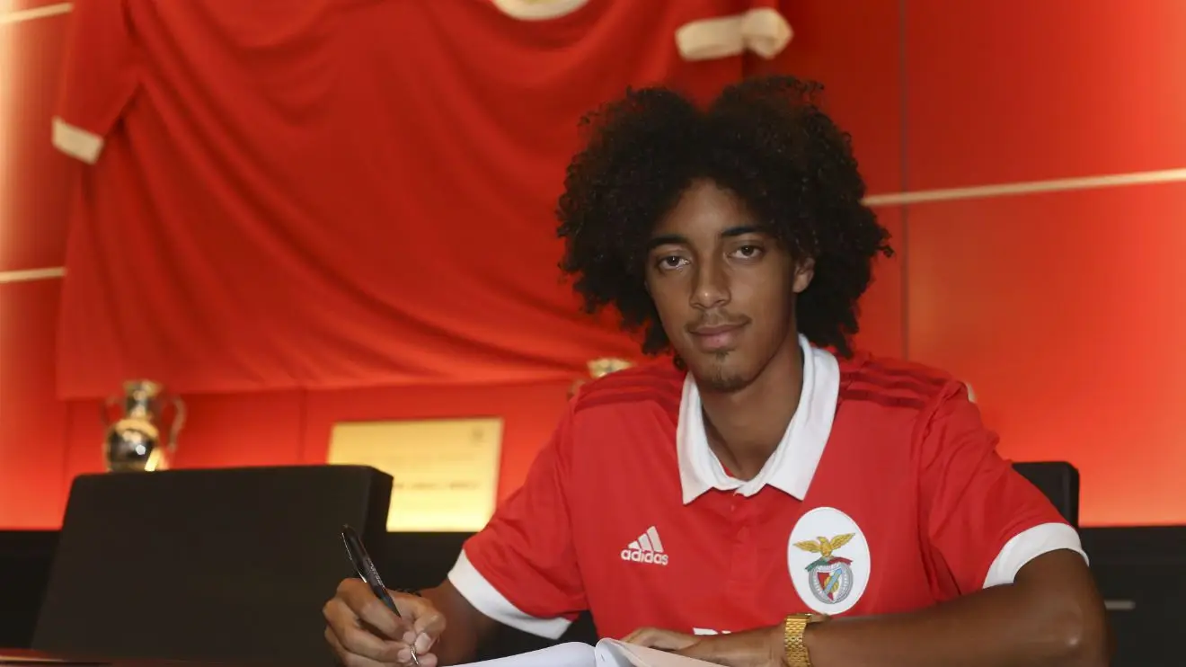 Oficial: Benfica empresta Tomás Tavares ao Alavés - SIC Notícias