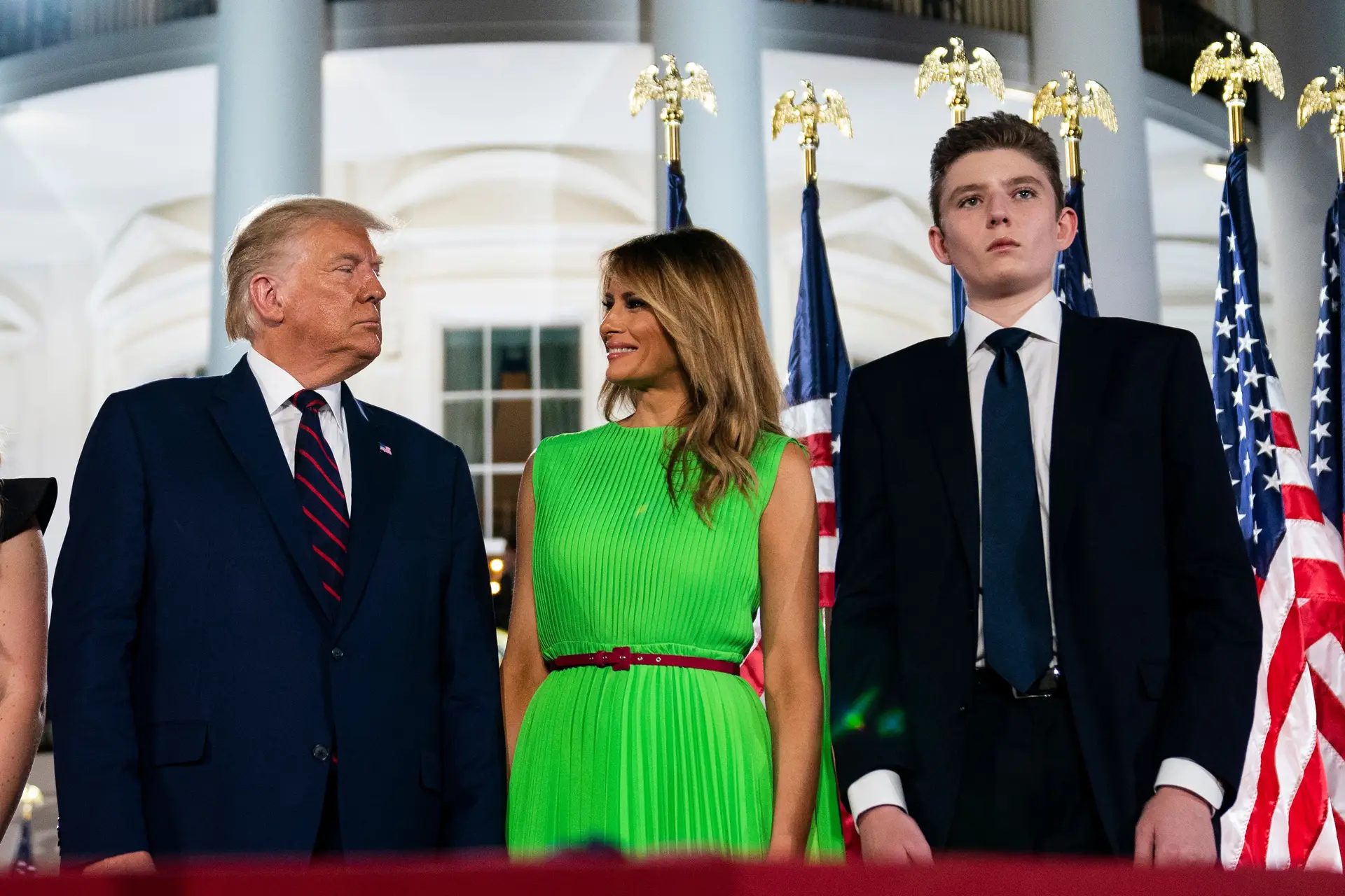 Filho mais novo de Trump testou positivo à covid-19 - SIC Notícias