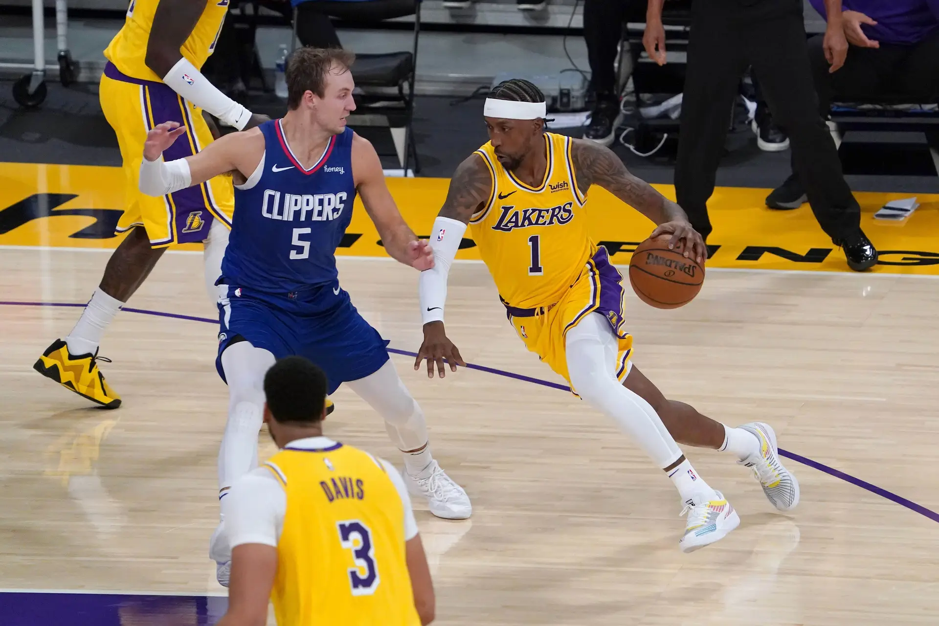 Campeões Lakers perdem com rivais Clippers na estreia da nova época da ...