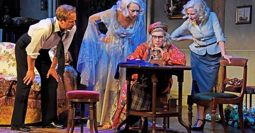 "Uma mulher do outro mundo" cruza a comédia com a fantasia - SIC Notícias