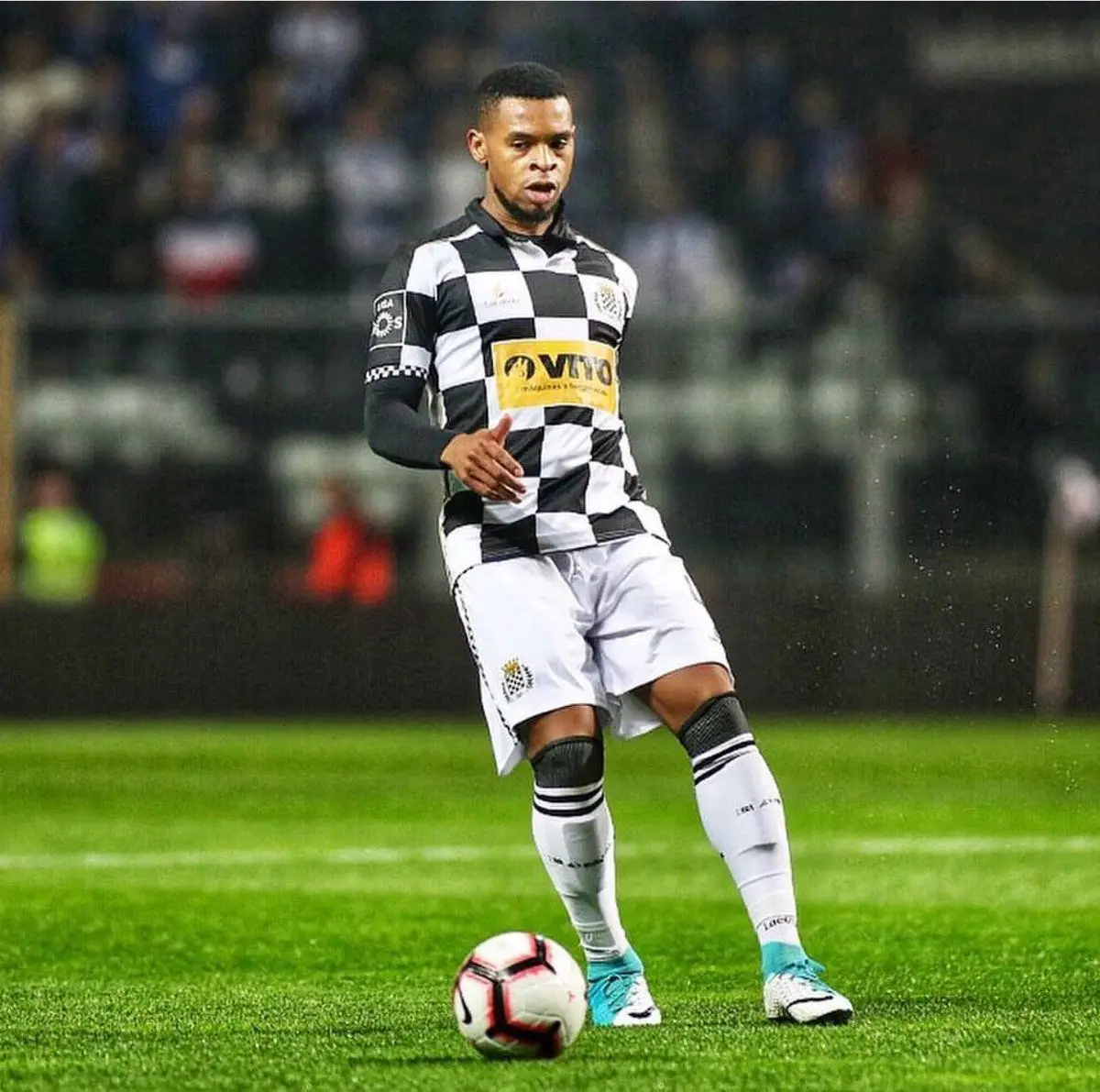 Nwankwo Obiora vai reforçar o Bnei Yehuda Tel Aviv - SIC Notícias