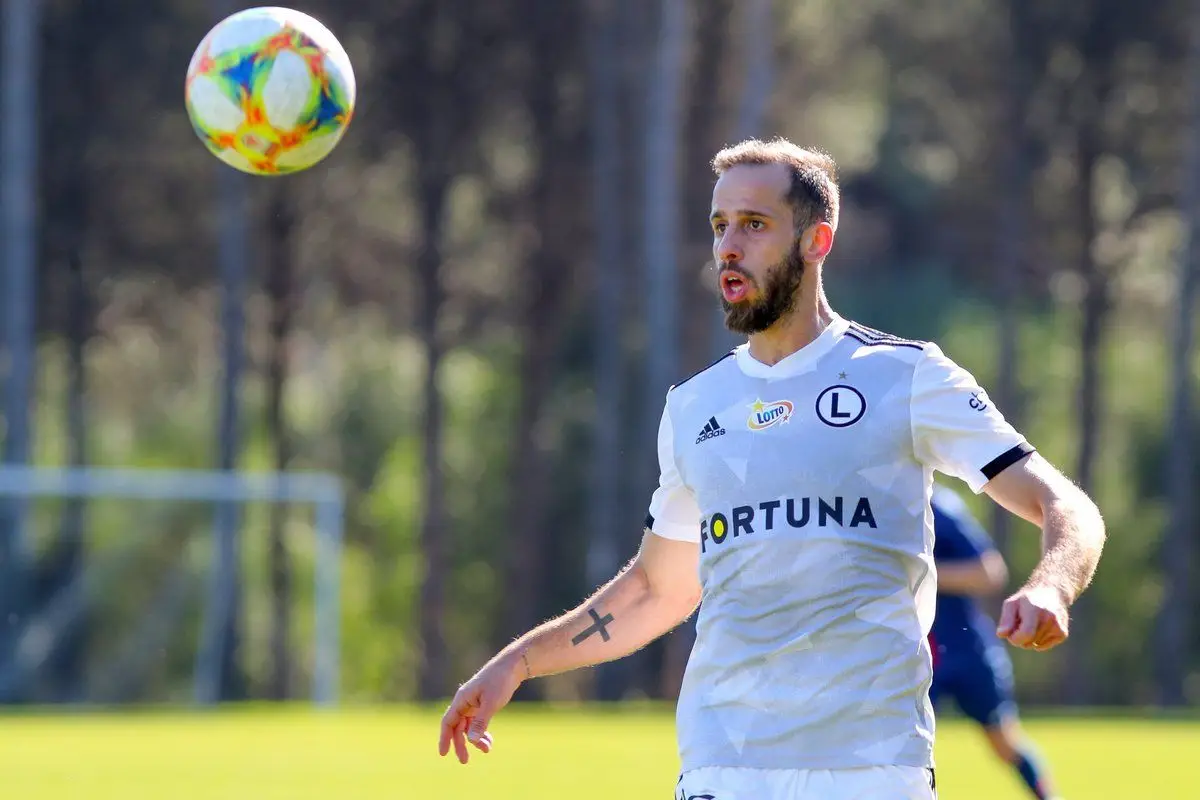 Luís Rocha vai trocar o Legia Varsóvia pelo Cracovia - SIC Notícias