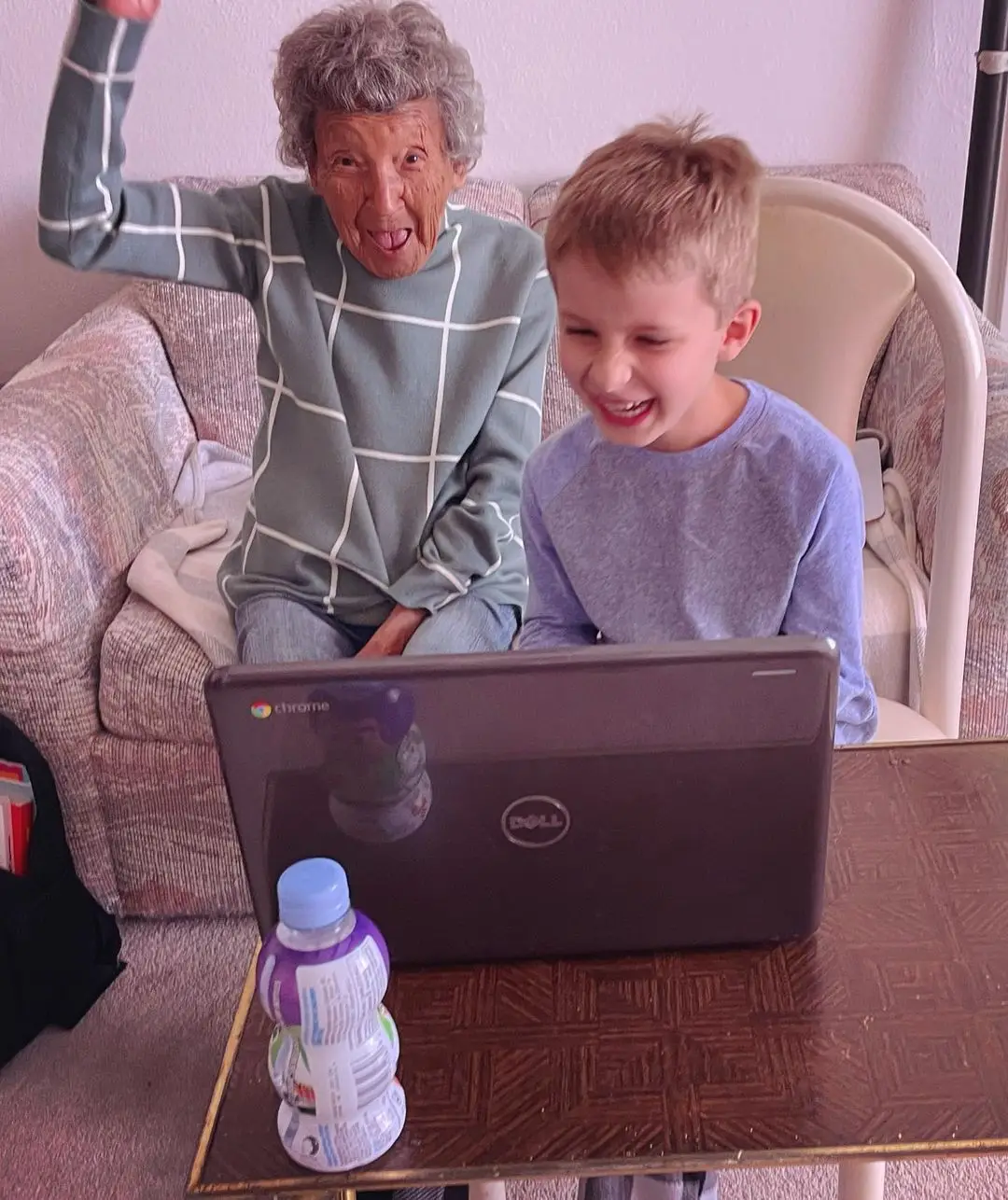 Bisavó de 102 anos participa em aula online de Educação Física e torna ...