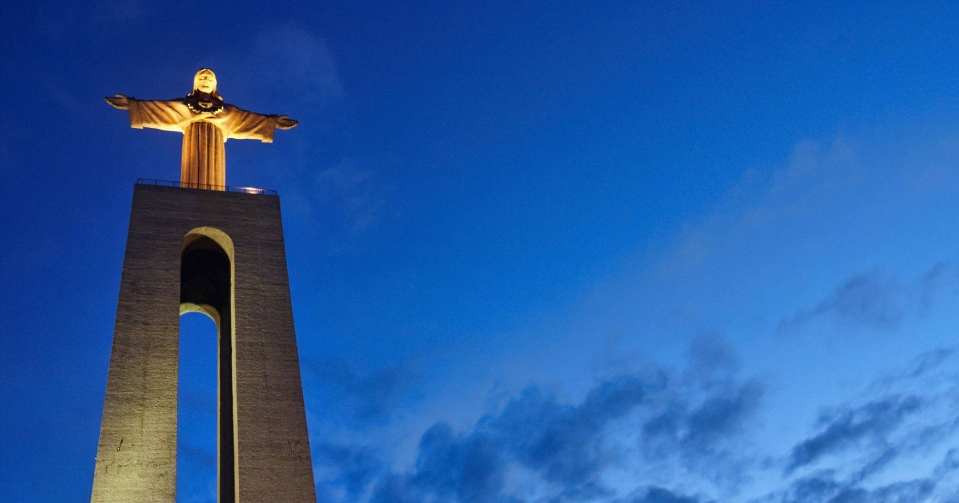 Cristo Rei ilumina-se de cor-de-rosa para sensibilizar sobre cancro da ...