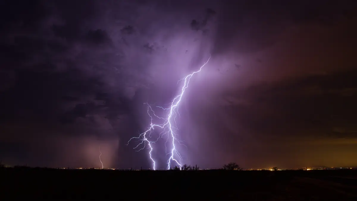 As imagens impressionantes da trovoada: IPMA já registou mais de 35 mil ...