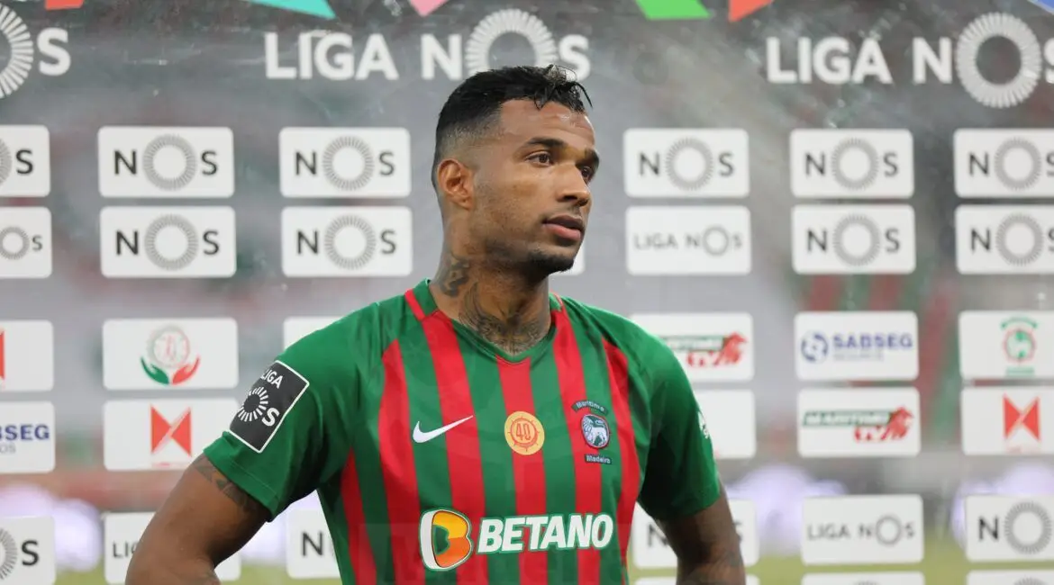 Exclusivo. Renê Santos a caminho do Al-Raed - SIC Notícias