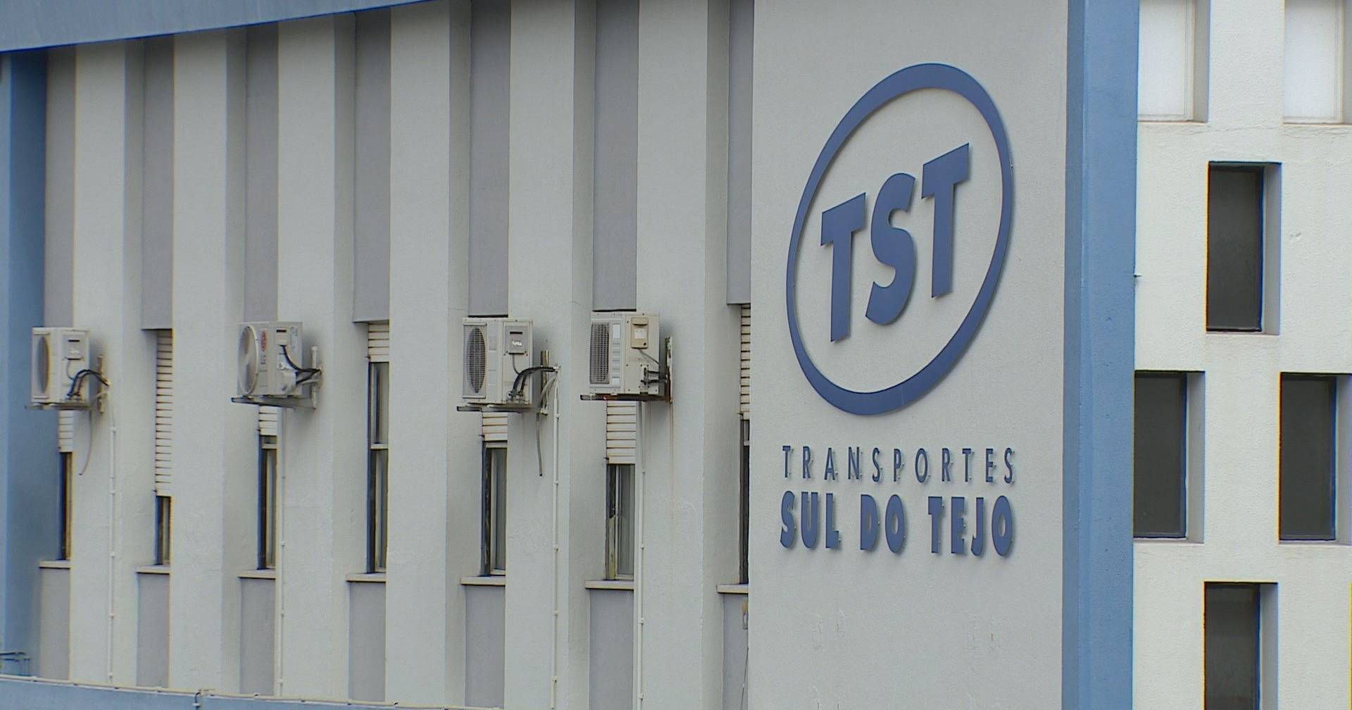 Adesão à greve dos trabalhadores da TST superior a 90% - SIC Notícias