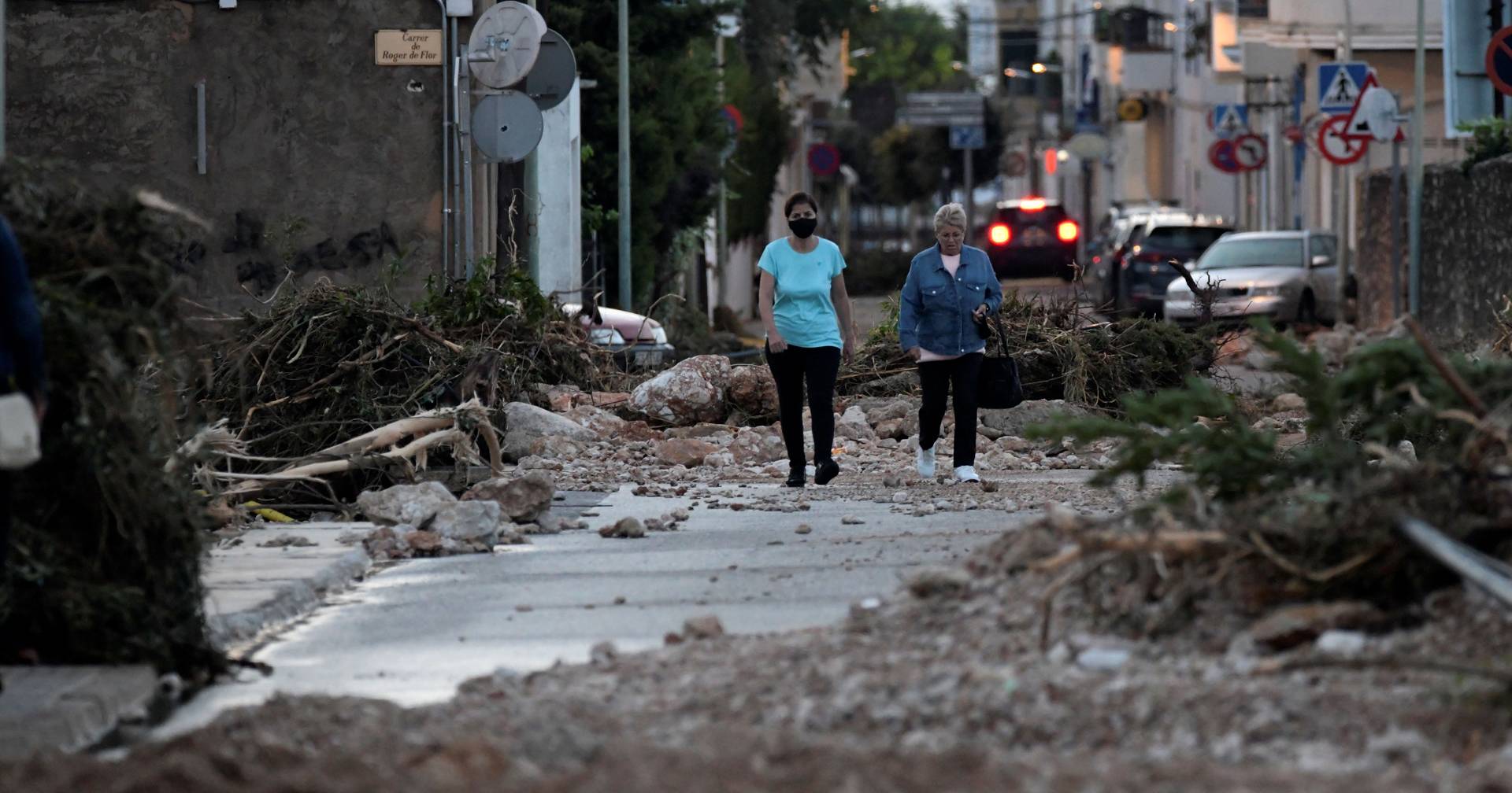 Cheias em Espanha. Milhares de pessoas ficaram sem eletricidade em ...