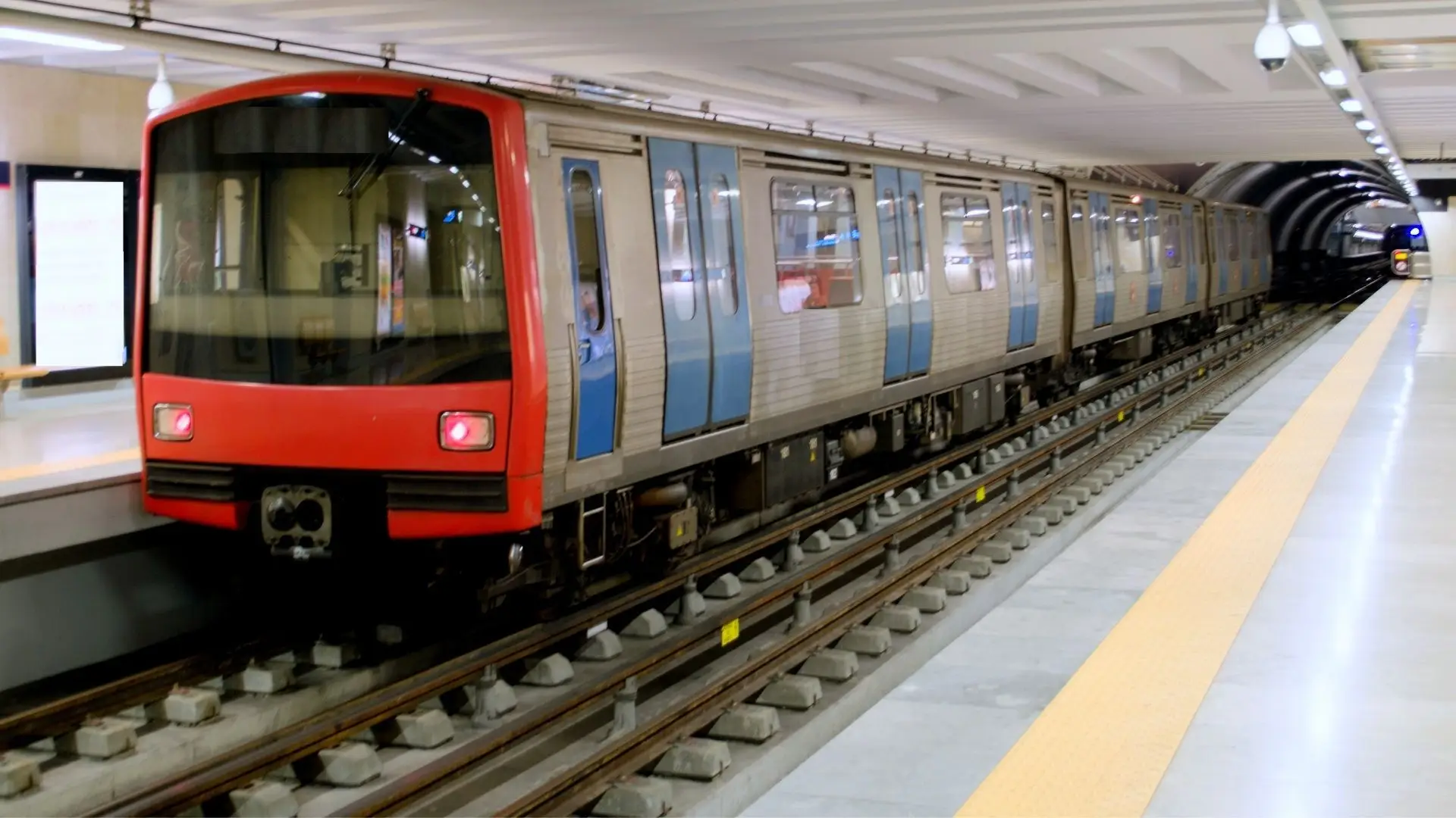 Retomada circulação na linha Azul do metro de Lisboa - SIC Notícias