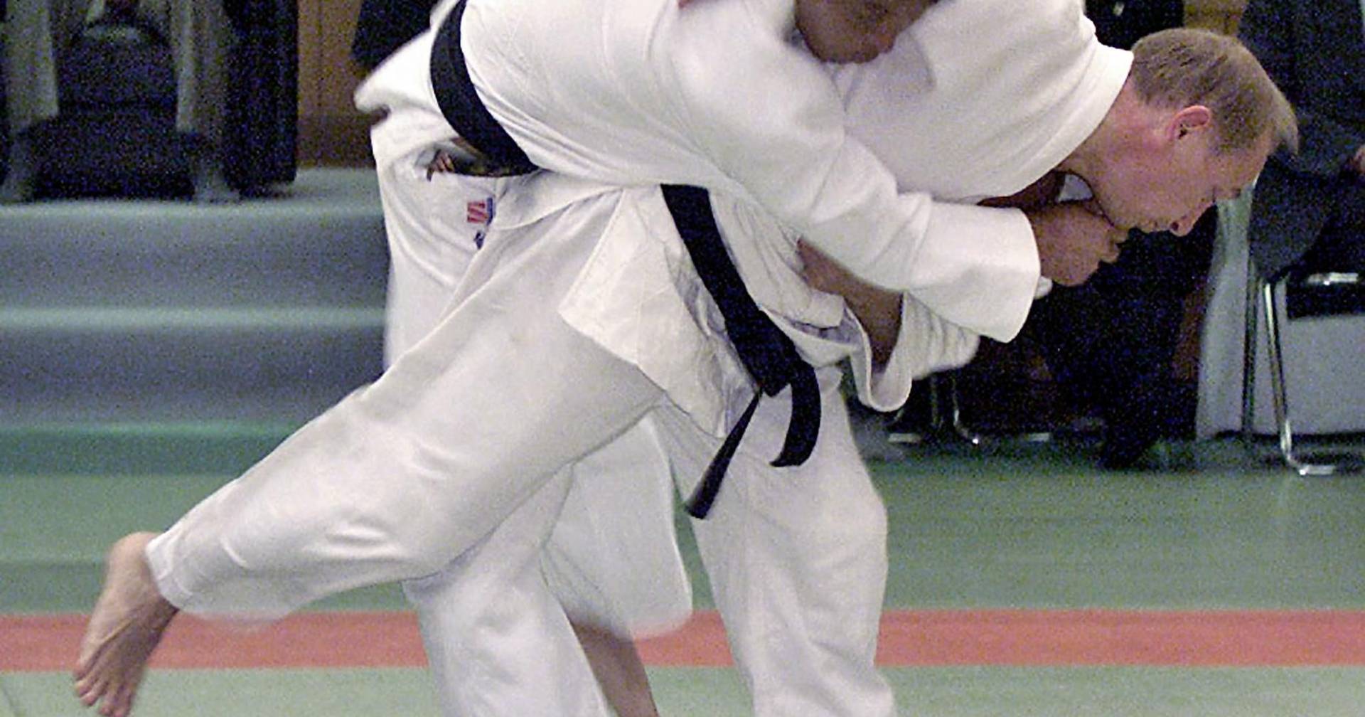 Putin perde cinturão negro honorífico da World Taekwondo - SIC Notícias