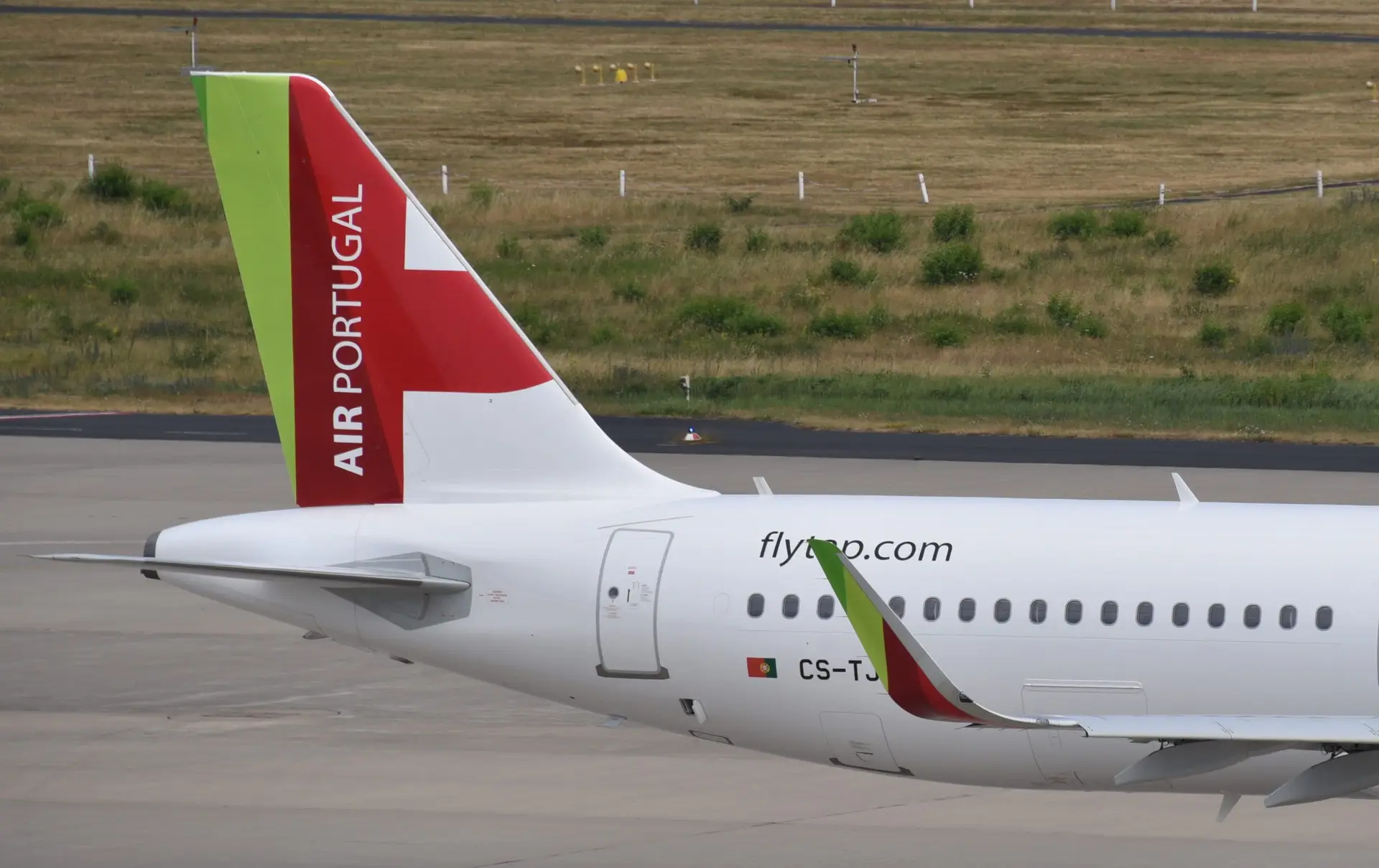 Stéphani Sá Silva, mulher de Fernando Medina, demite-se da TAP - SIC ...