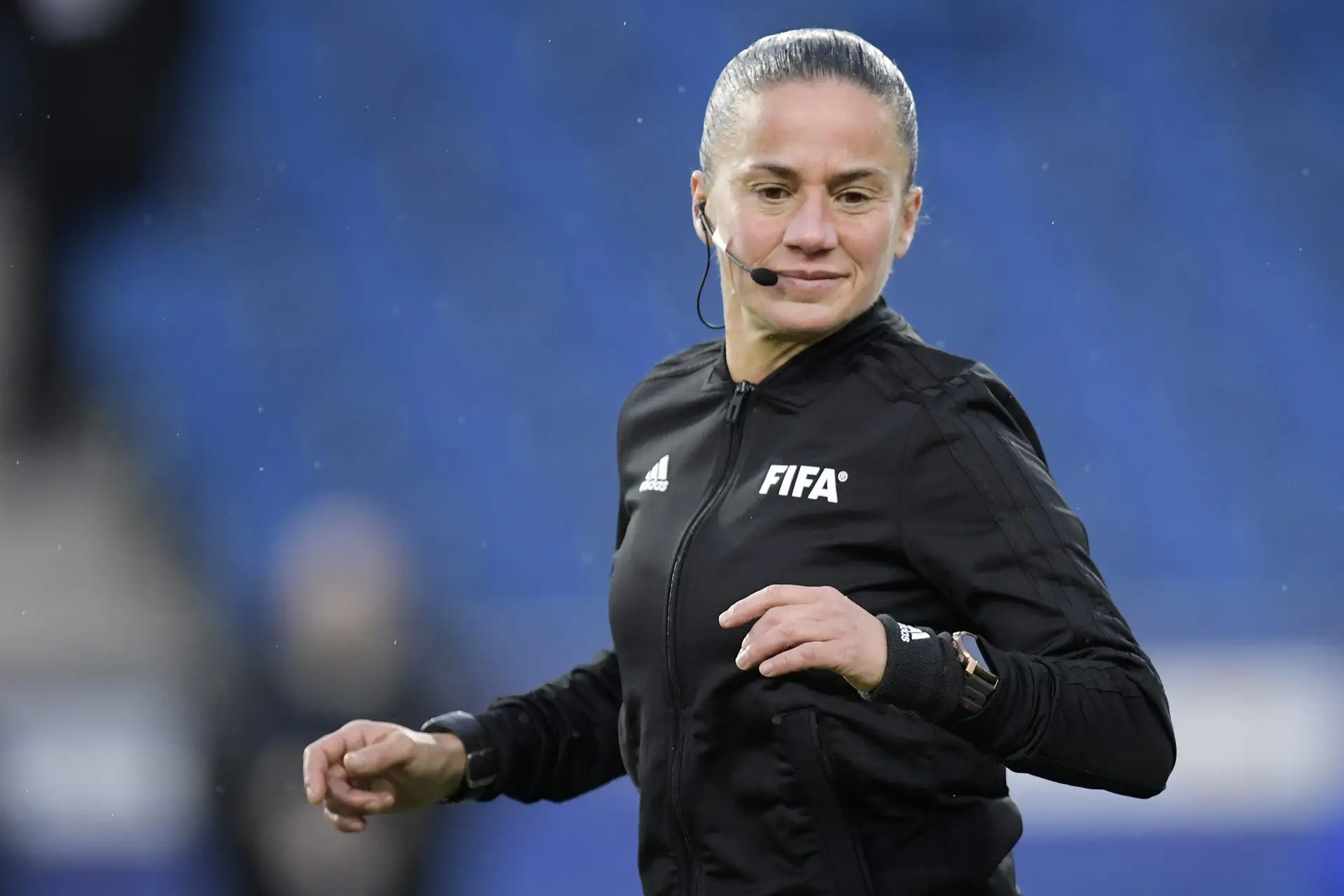 Árbitra portuguesa volta a fazer história: Sandra Bastos vai arbitrar ...