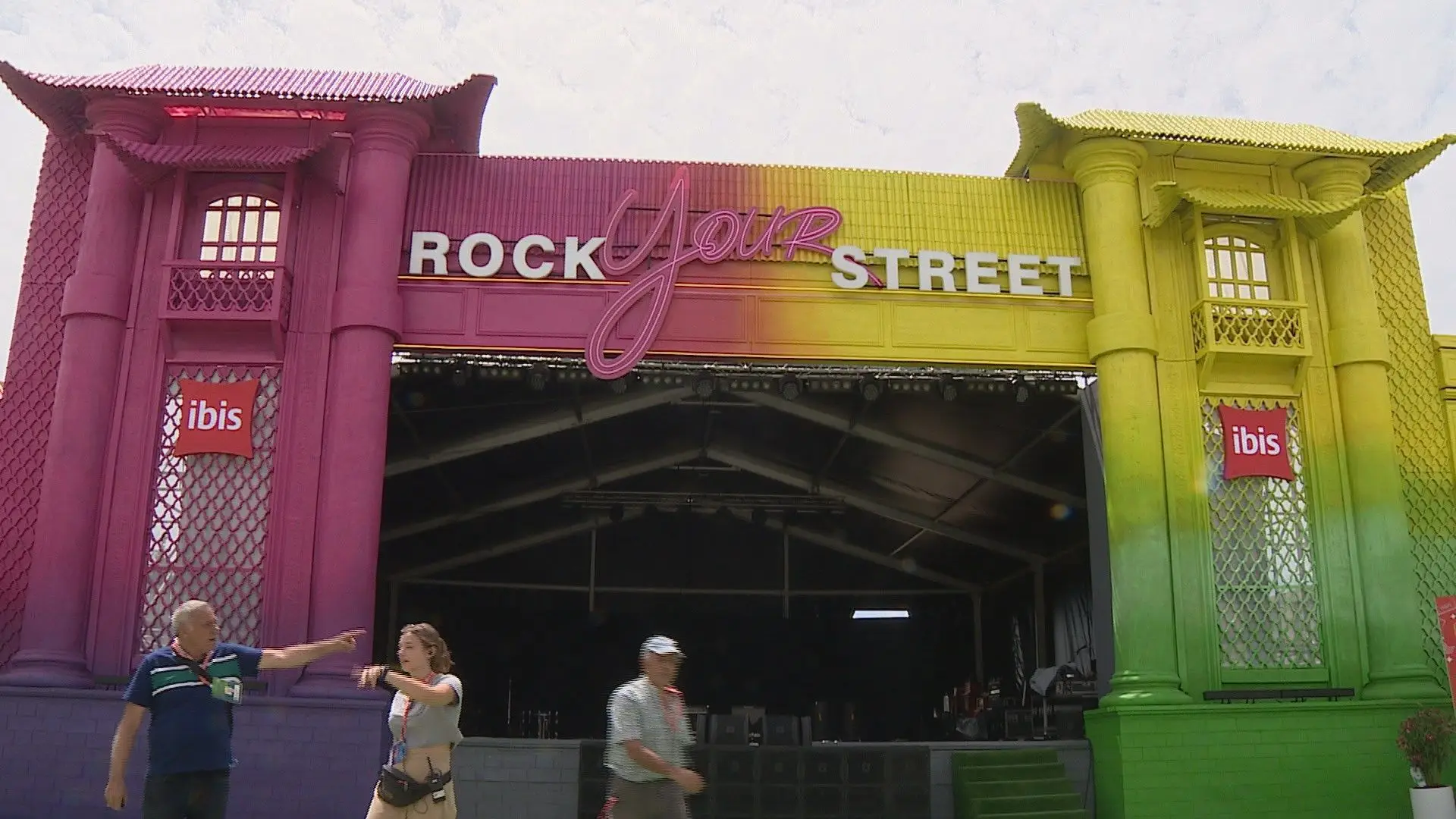 Pluralidade com músicas do mundo num cenário colorido: como é a Rock ...