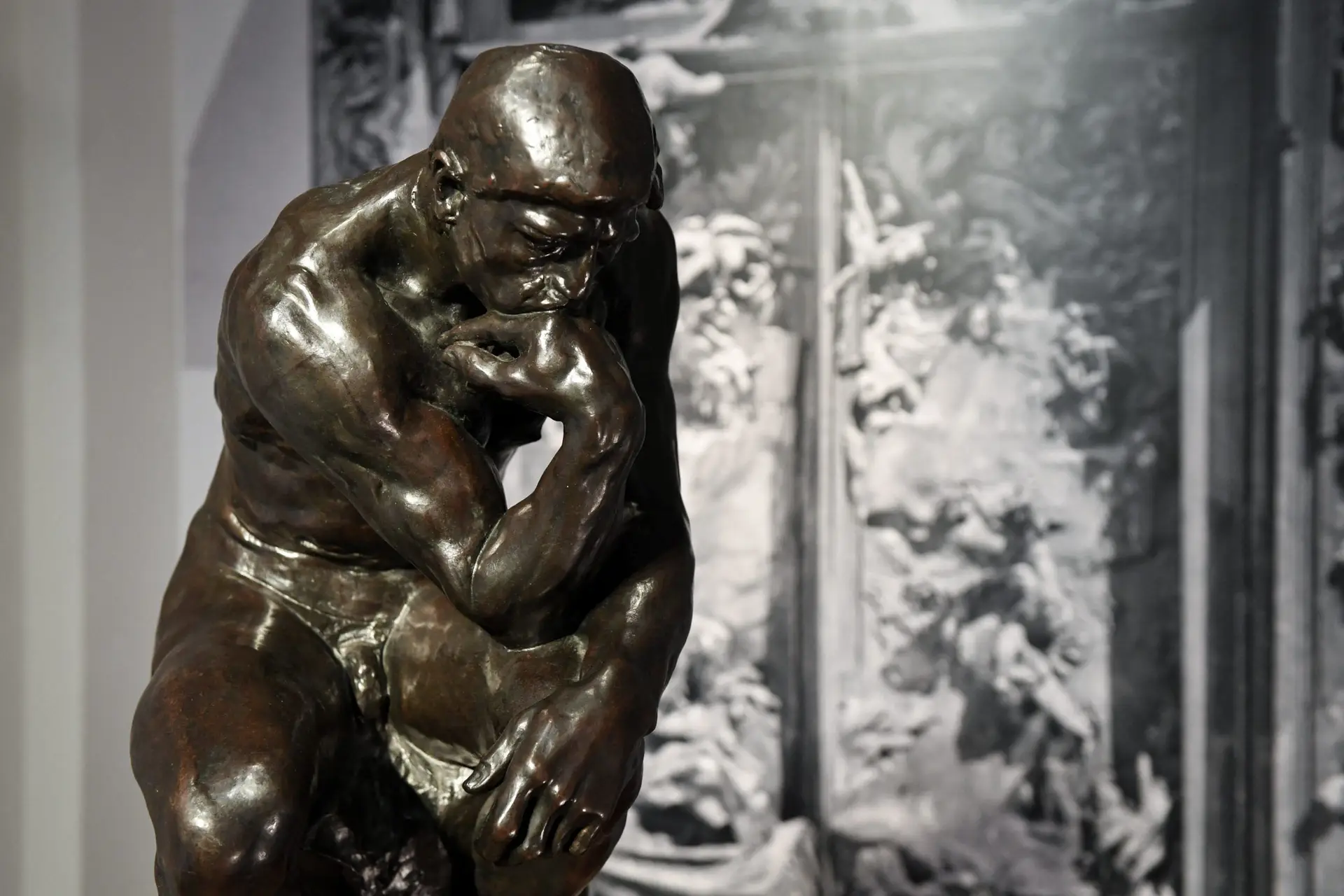 Escultura “O Pensador” leiloada por 10,7 milhões de euros - SIC Notícias
