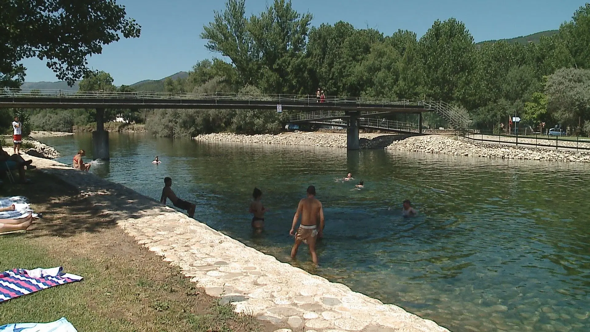 Praia Fluvial de Valhelhas: um clássico nos caminhos de verão na Serra ...