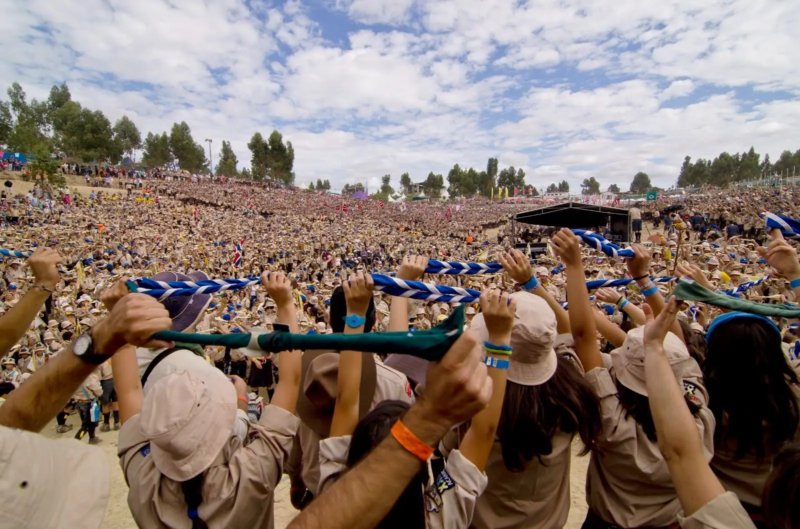 Escutismo: "Uma escola de valores" que enfrenta novos desafios - SIC ...