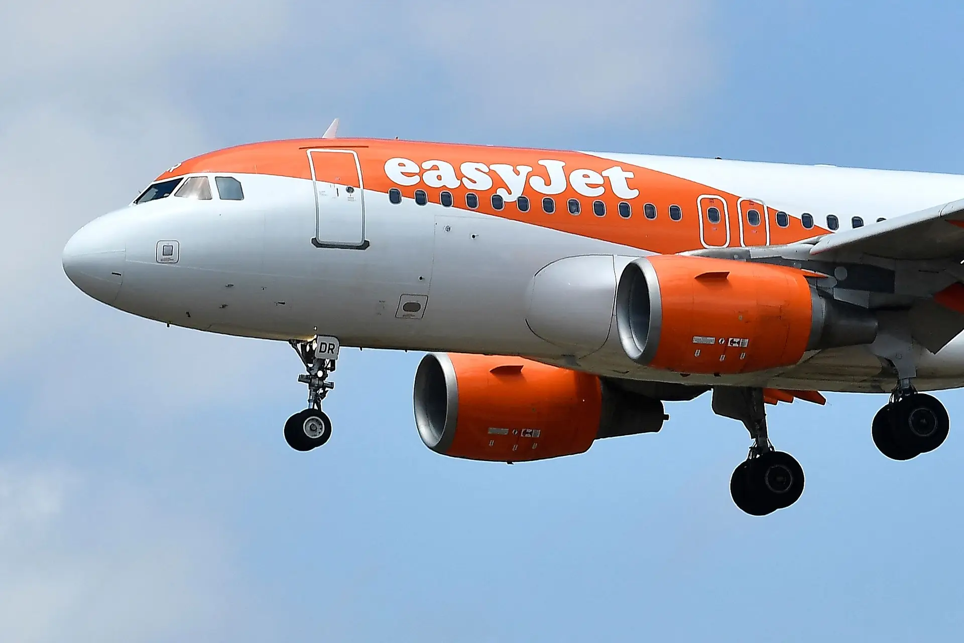 EasyJet muda-se para o Terminal 1 do aeroporto de Lisboa - SIC Notícias