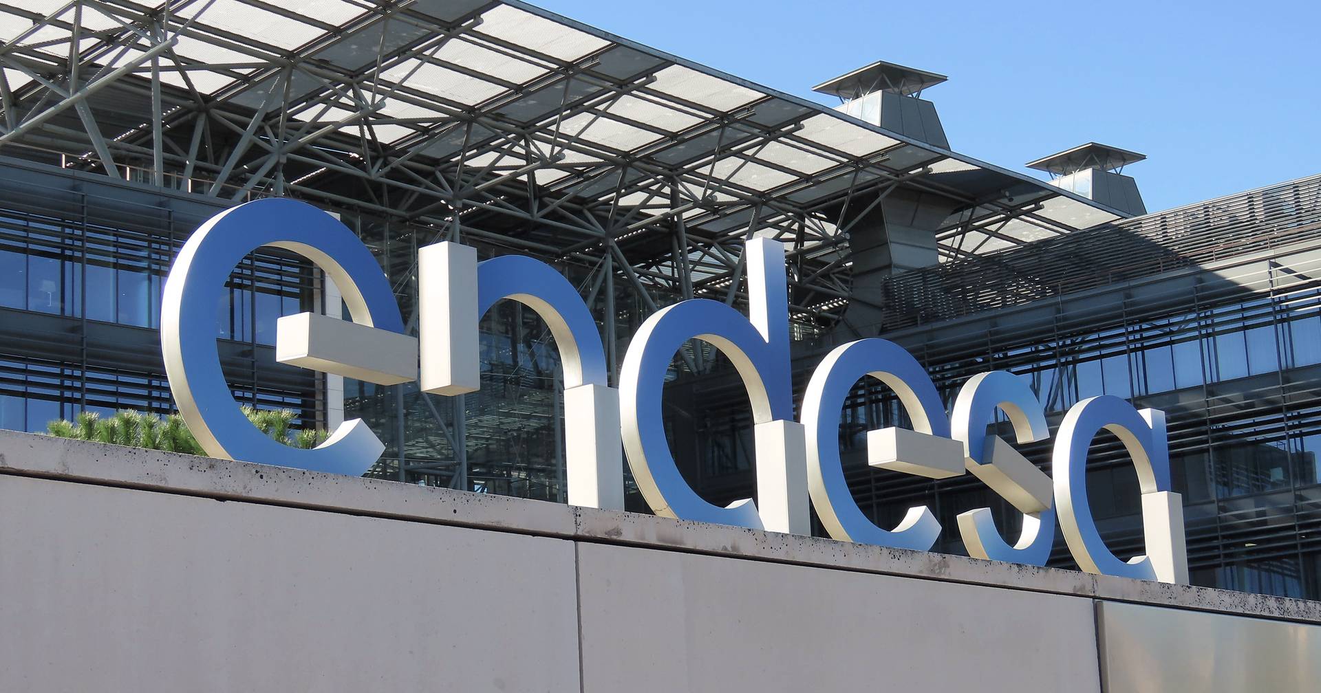 Endesa condenada a multa de 360.000 euros por infrações na mudança de ...