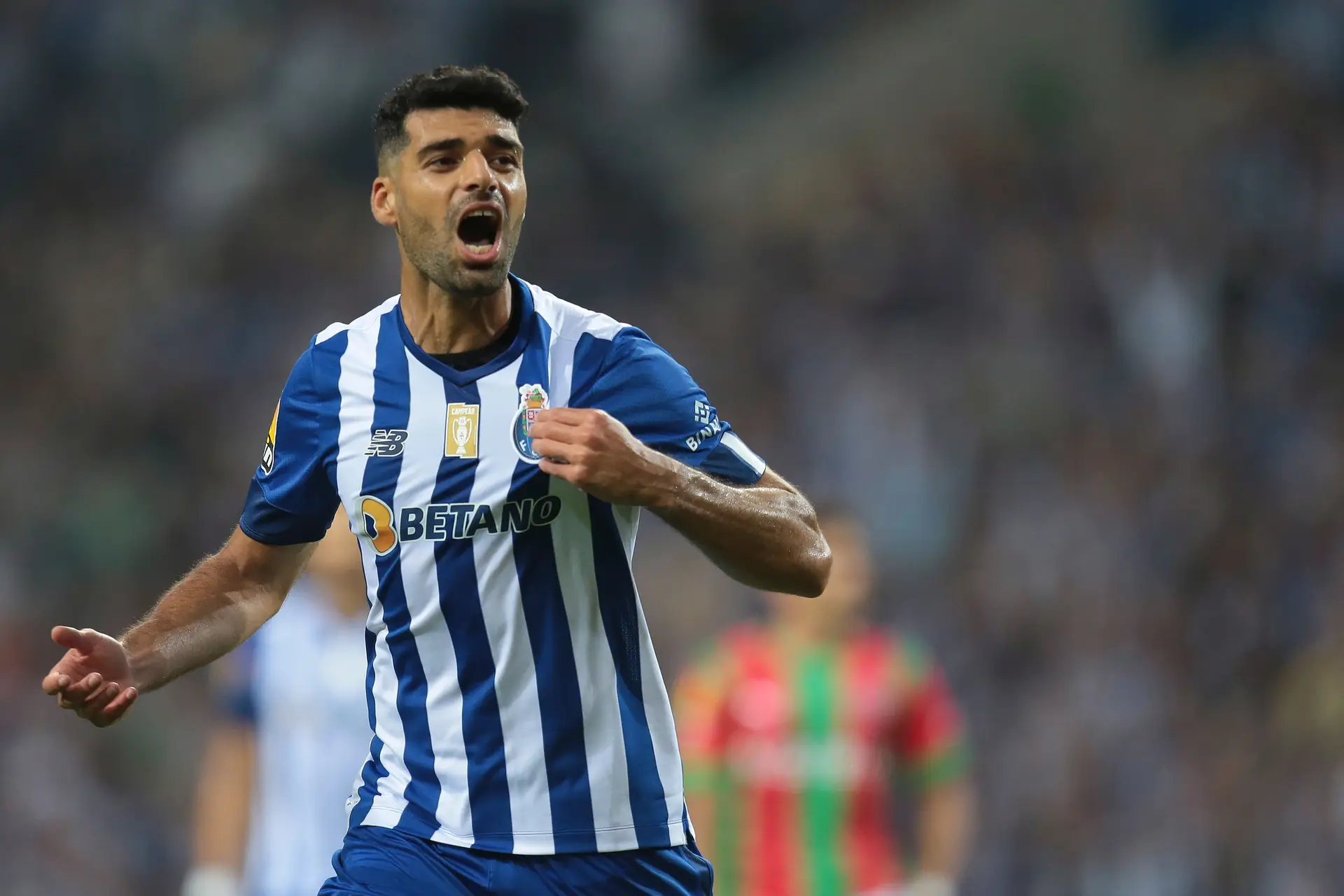 Jogador do FC Porto Taremi apoia o regime iraniano? - SIC Notícias