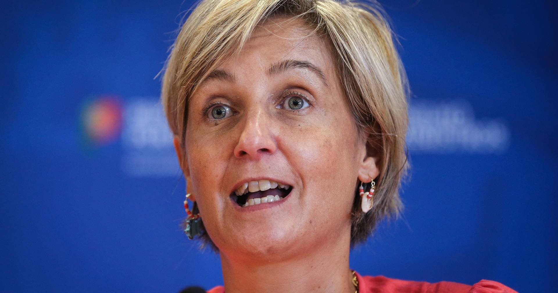 Problemas no SNS? Culpa é de decisões nos anos 80, diz Marta Temido ...