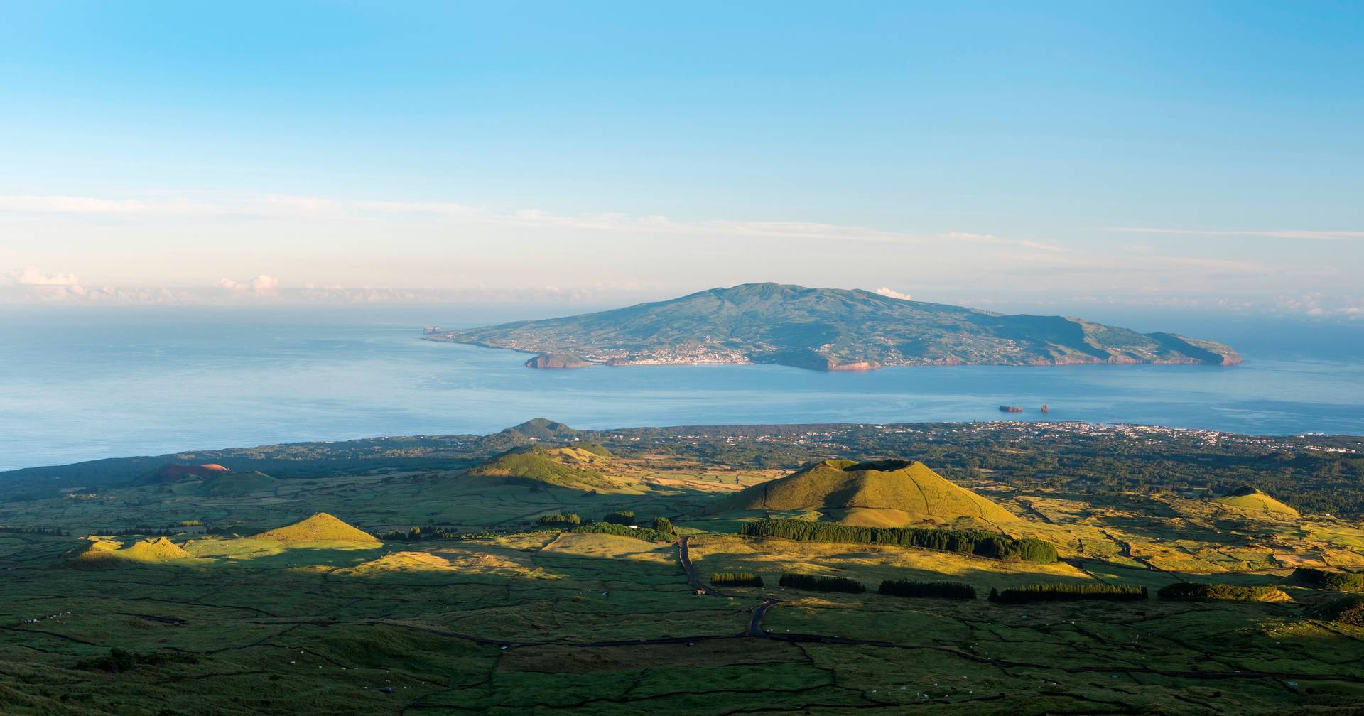 Parte do casco de nau naufragada no século XVII foi descoberta no Faial ...