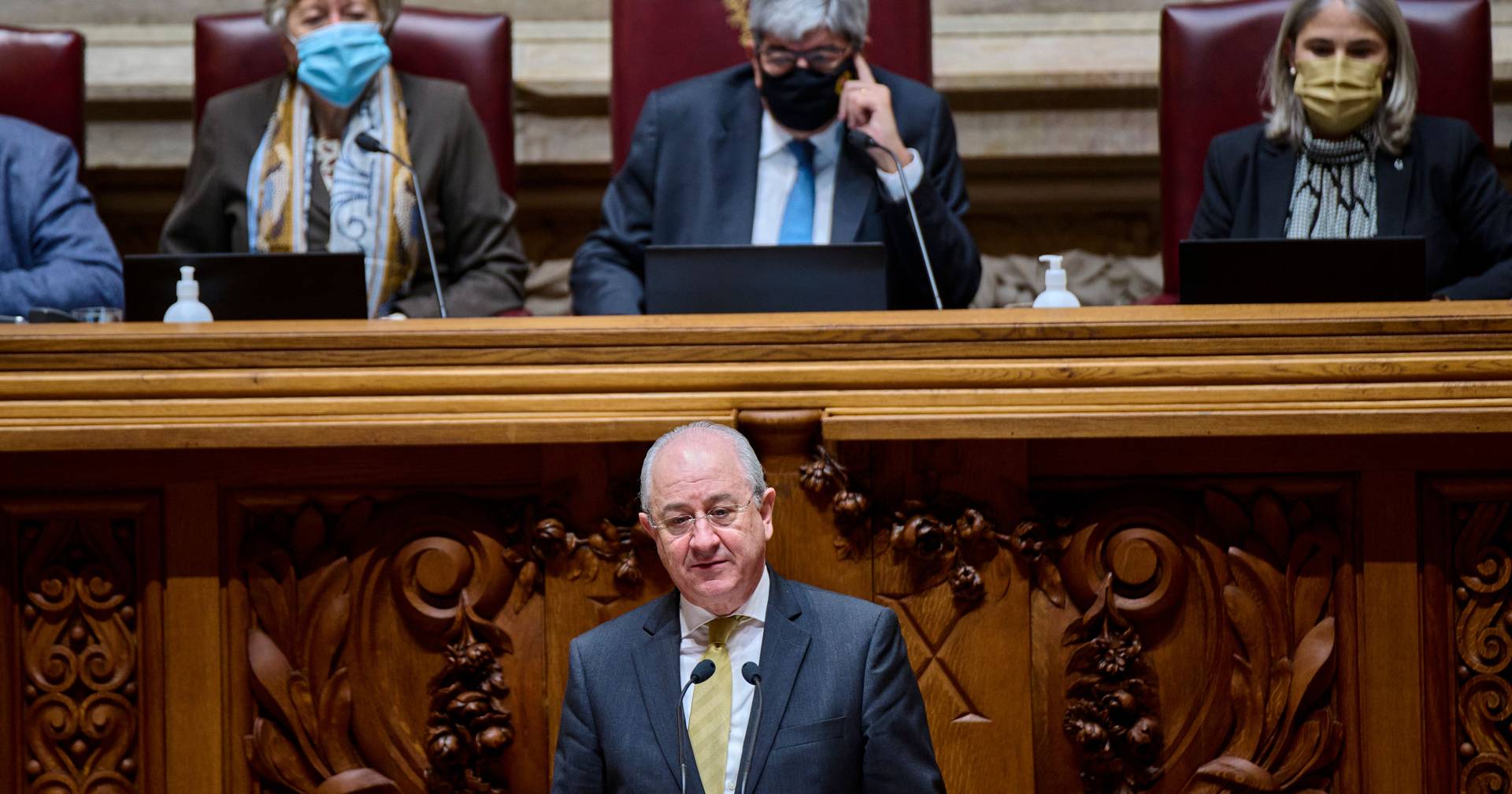 Rui Rio reage à longa ovação em sua homenagem no Parlamento - SIC Notícias