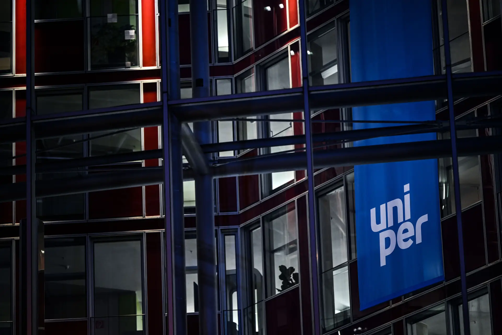 Estado alemão vai nacionalizar 98,5% do gigante do gás Uniper - SIC ...