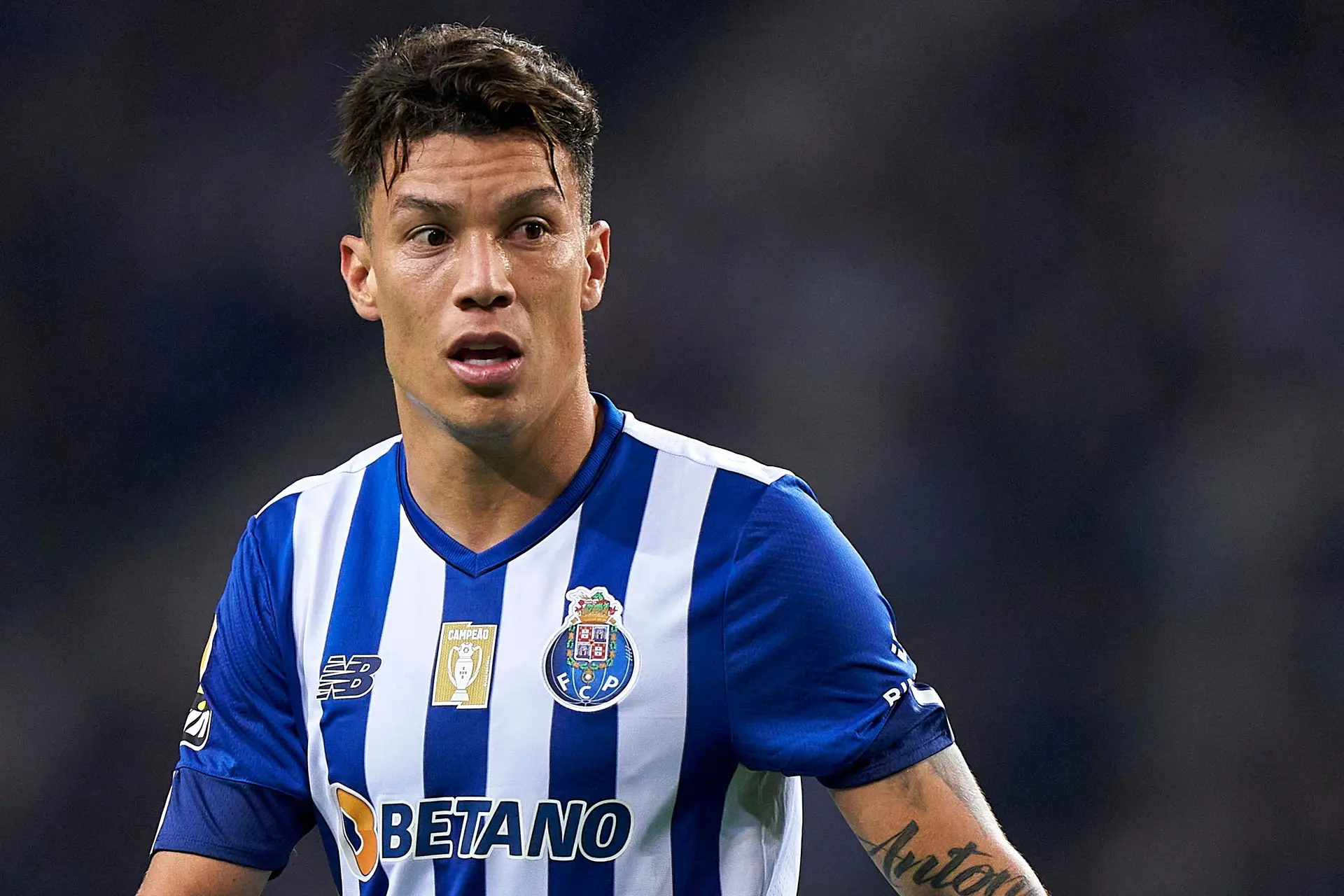 Médio do FC Porto Matheus Uribe operado ao punho direito - SIC Notícias